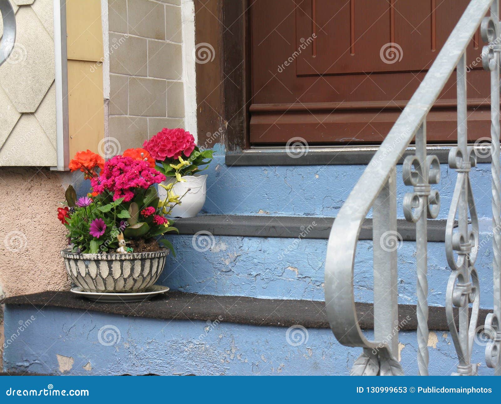 Window, Handrail, Flower, House Picture. Image: 130999653
