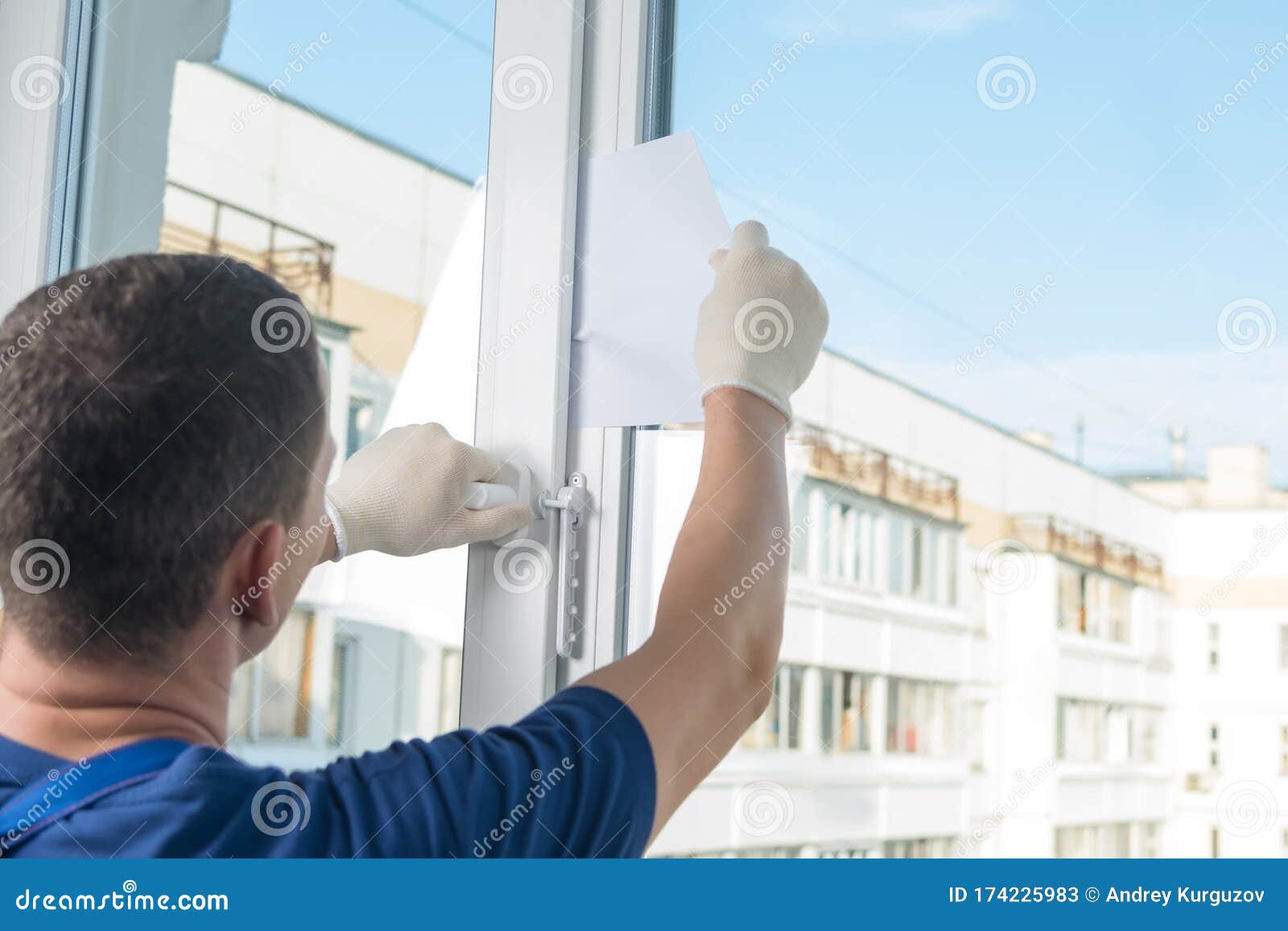 The Window Wizard Checks for Gaps between the Window and the Frame ...