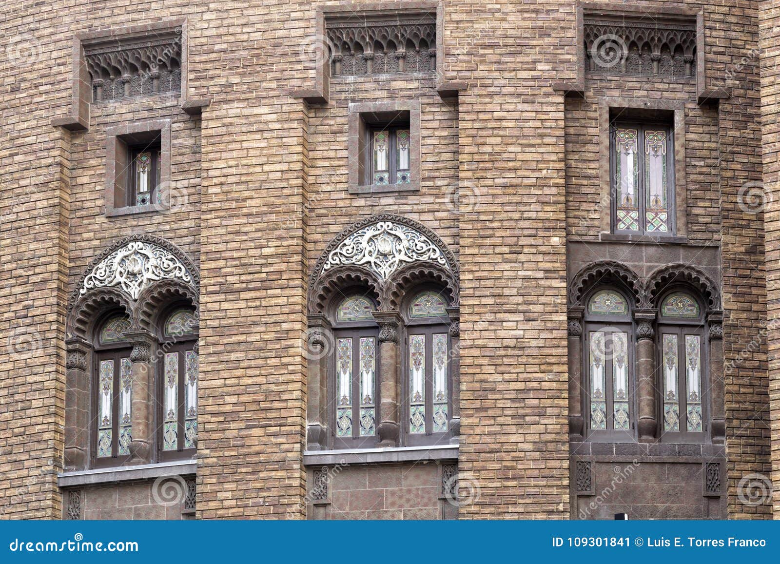 Windows of Chicago stock image. Image of historic, construct - 109301841