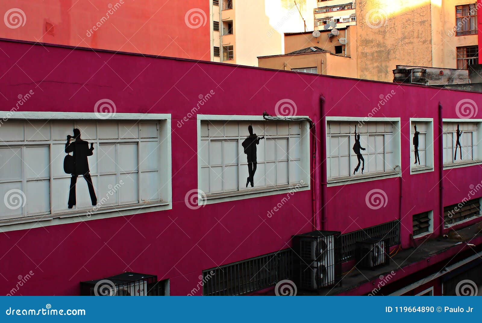 Windows Con Las Siluetas De Elvis Presley Imagen editorial - Imagen de ...