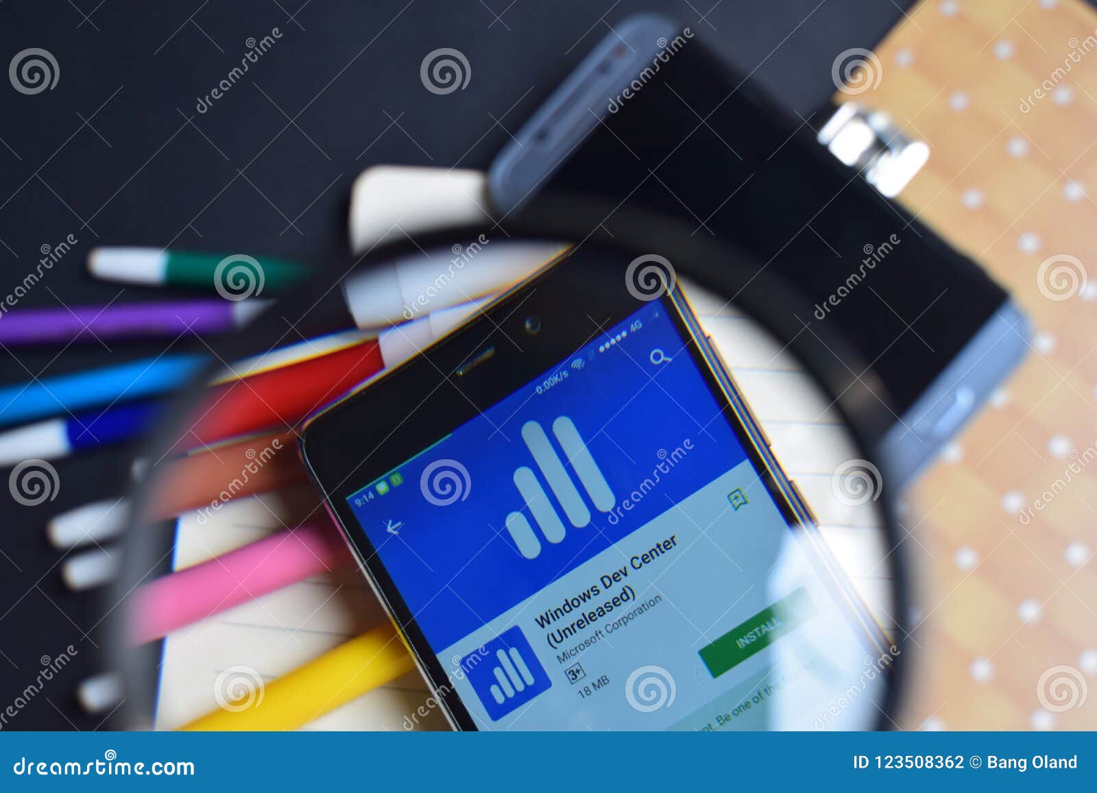 Windows Dev Center Unreleased App in Magnifying on Smartphone Screen ...