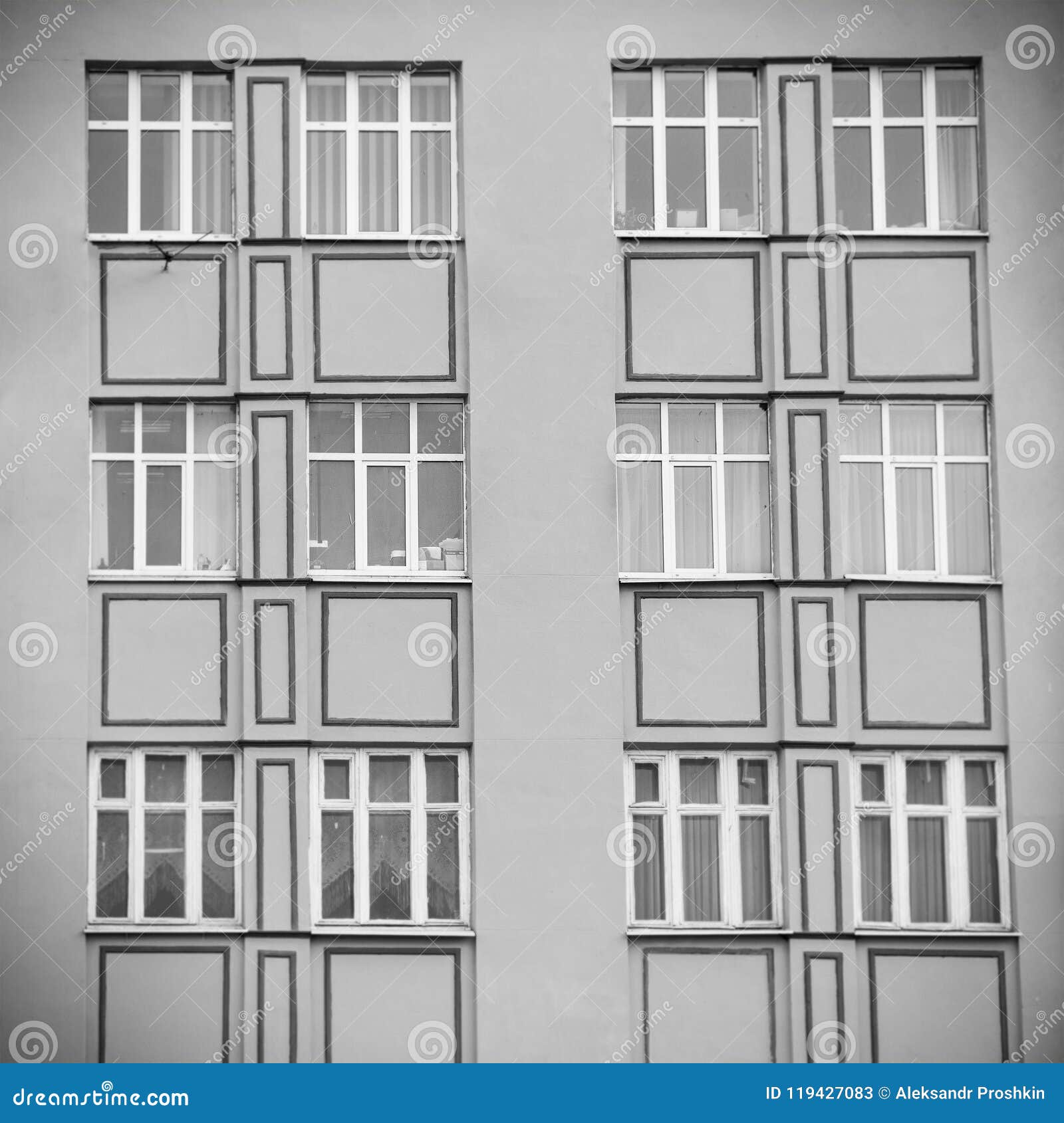 Windows En La Fachada Del Edificio Imagen de archivo - Imagen de externo, fondo: 119427083