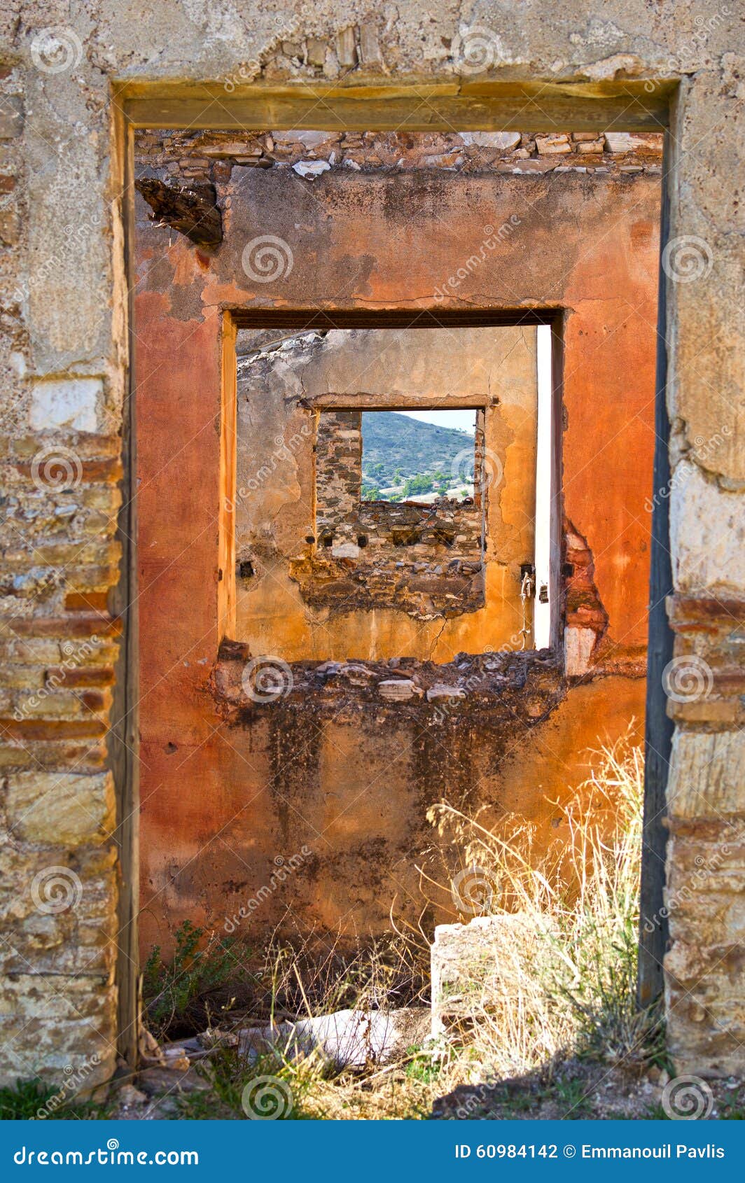 Windows quebrado foto de archivo. Imagen de adentro, broke - 60984142