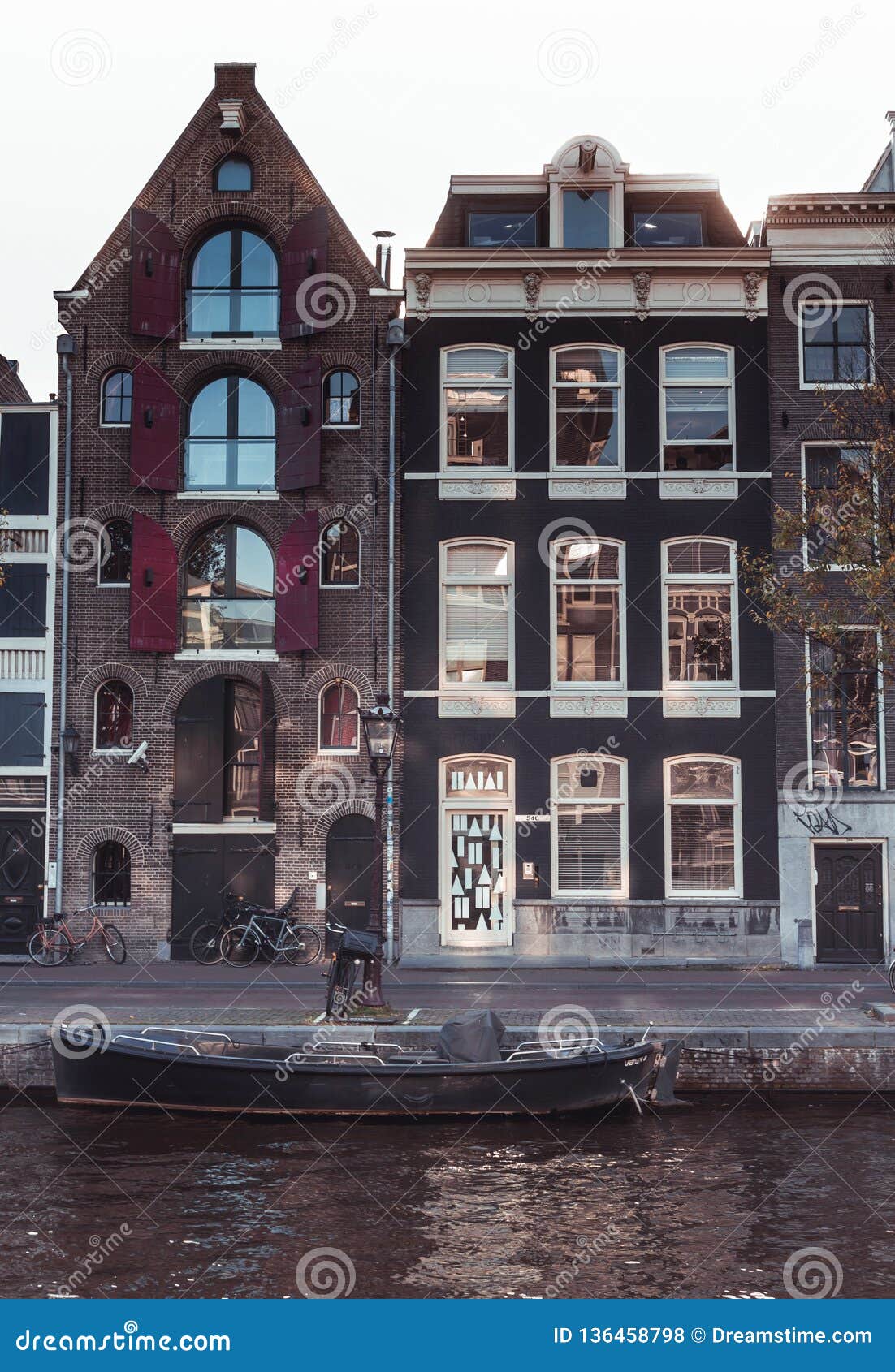 Windows Reflection on Charming Amsterdam Canal Houses Editorial Stock ...