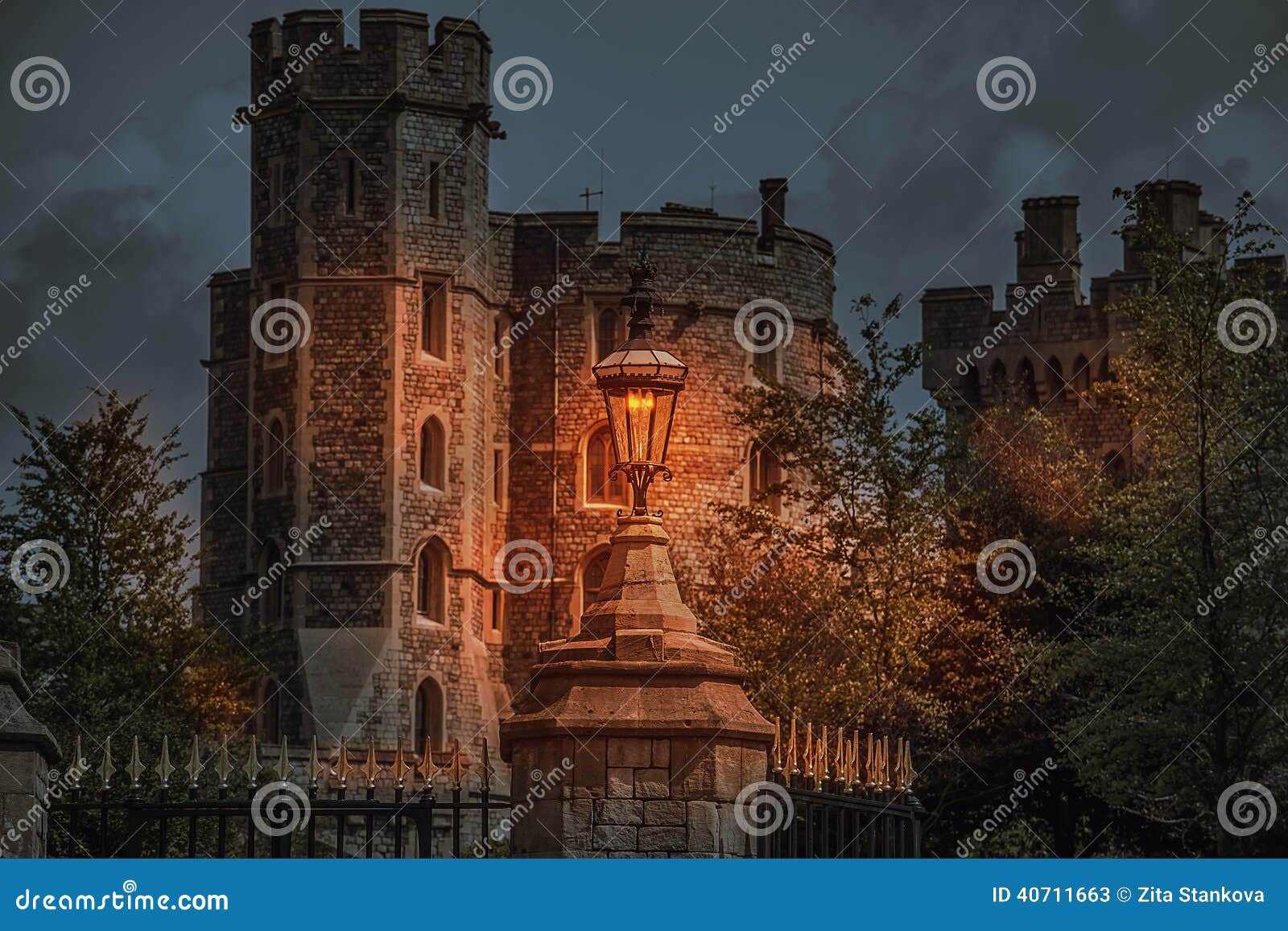 Windsor castle night scene stock image. Image of castle - 40711663