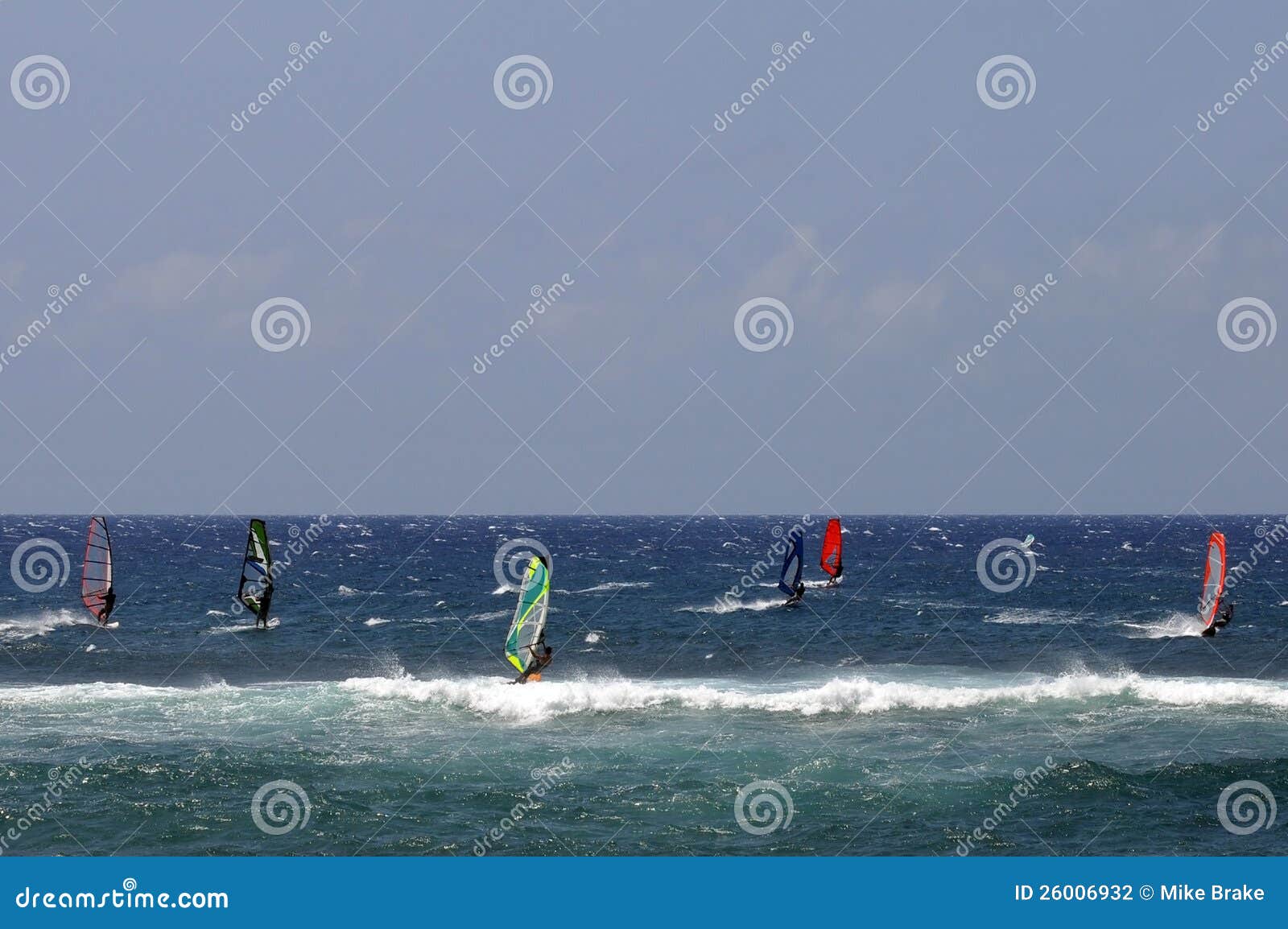 Windsurfing am Hookipa Strand-Park, Maui, Hawaii Stockfoto - Bild von ...