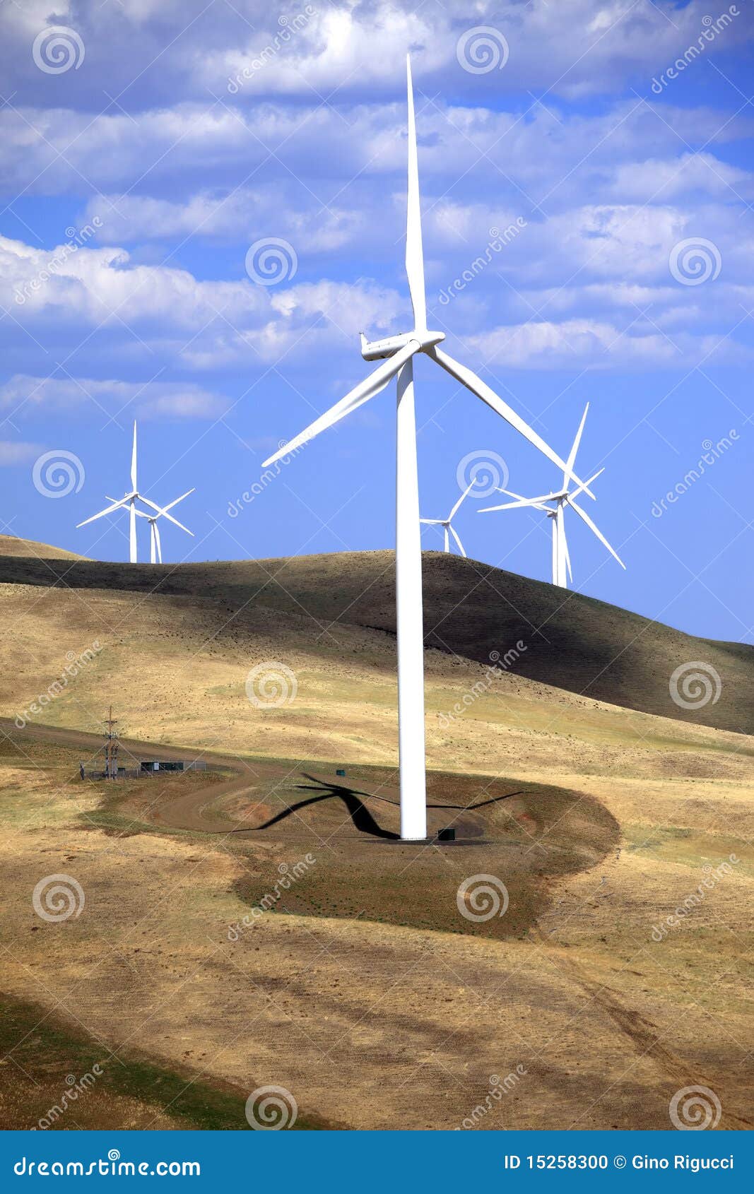 Windturbinen. stockfoto. Bild von wolken, grün, washington - 15258300