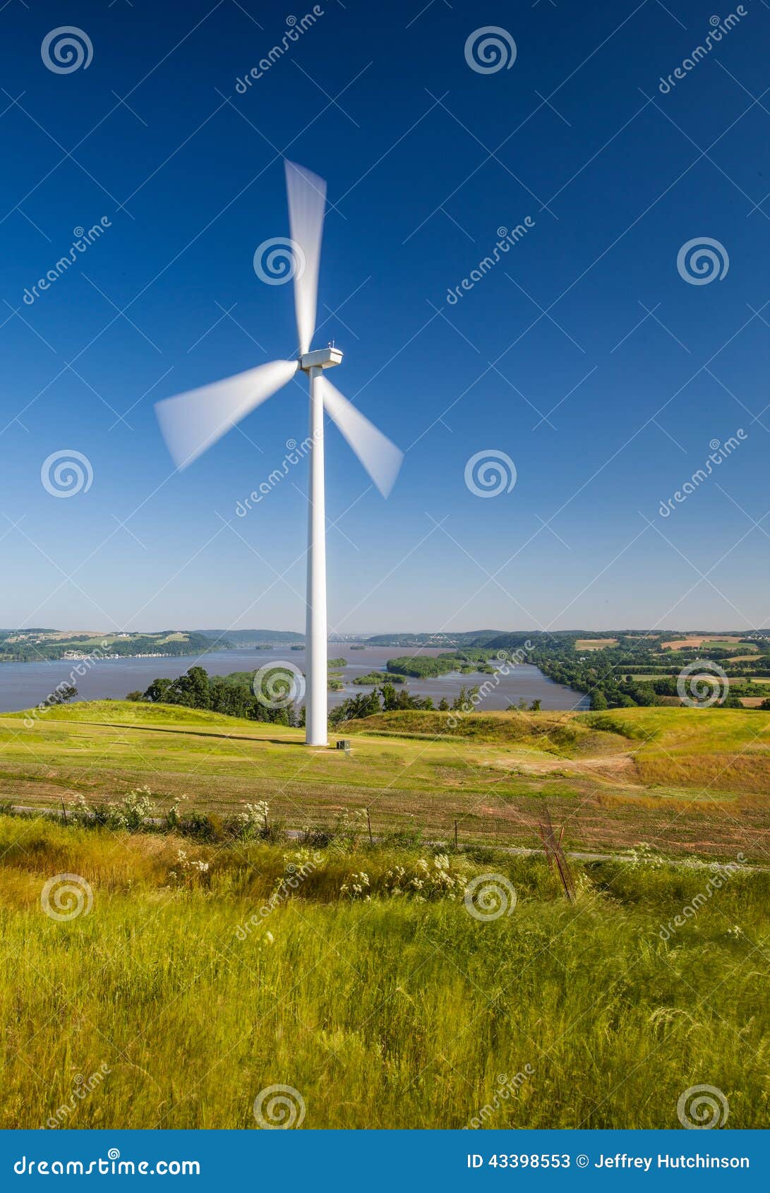 Windturbinen Auf Dem Grünen Gebiet Stockbild - Bild von stützbar ...
