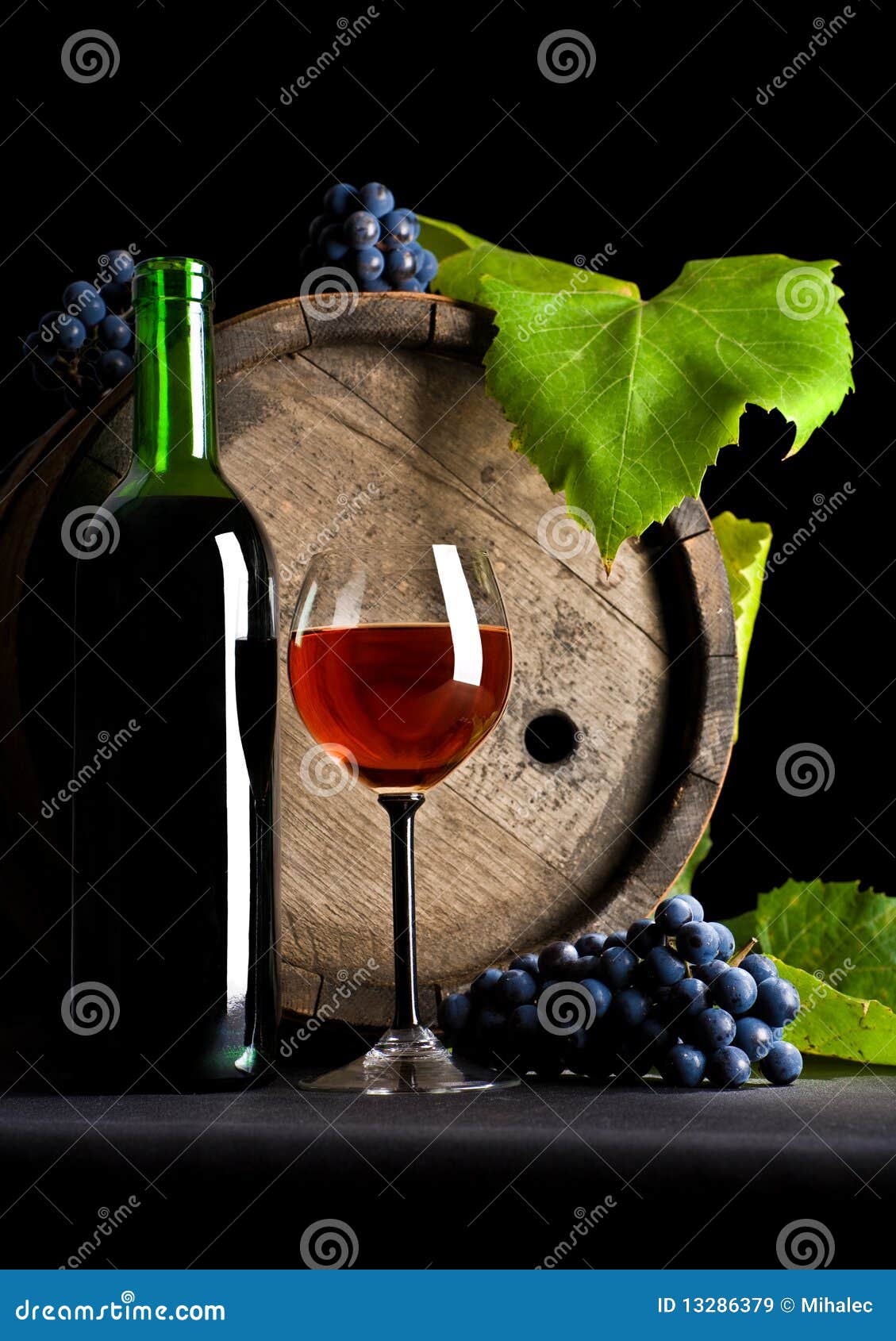 Wine barrel and grapes stock image. Image of still, natural - 13286379