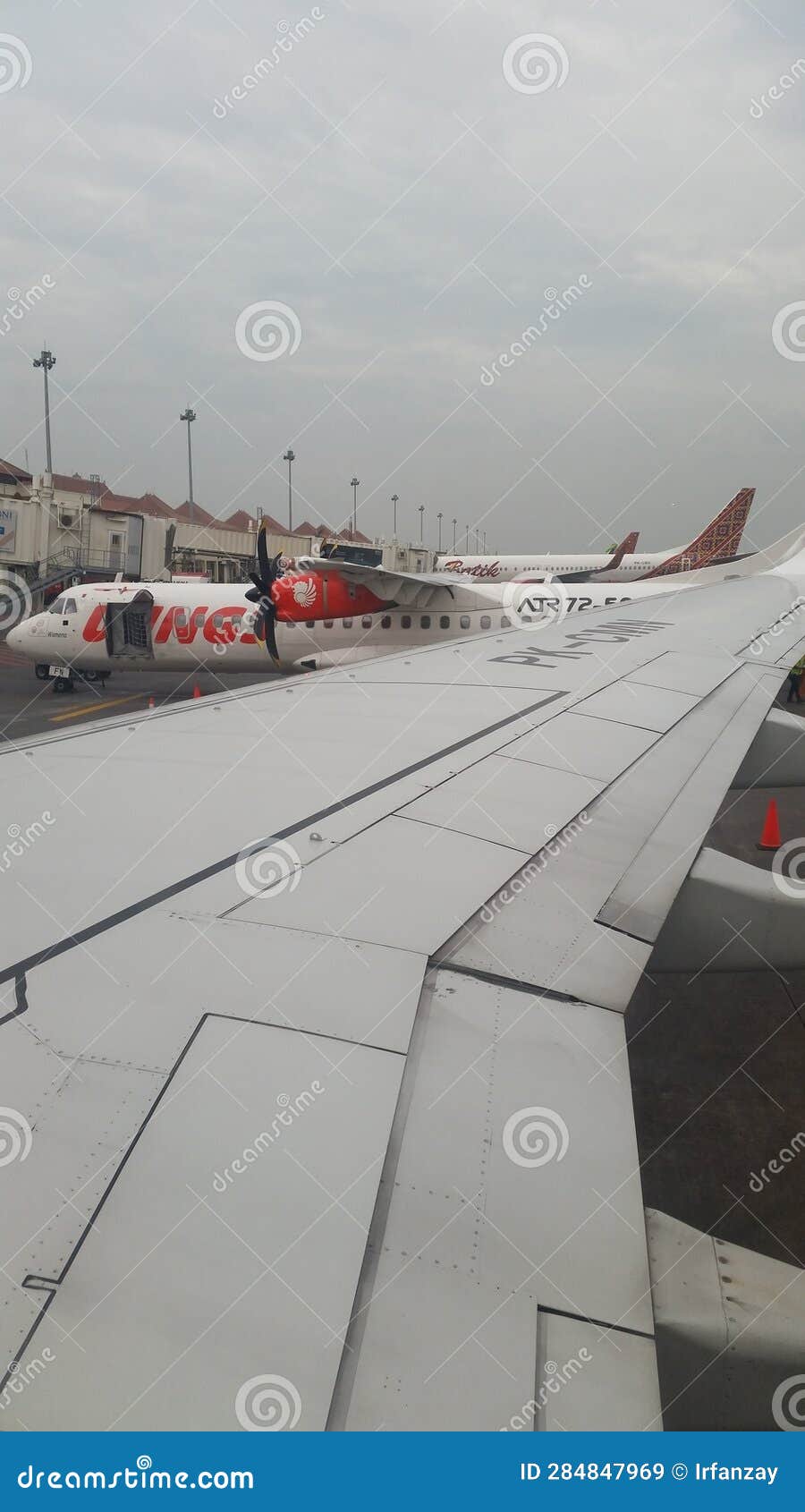 Wing plain take off editorial stock image. Image of airport - 284847969