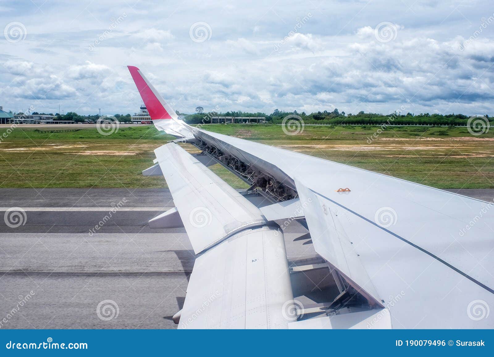 Detail and Close Up Wing Plane Landing Stock Photo - Image of flying ...