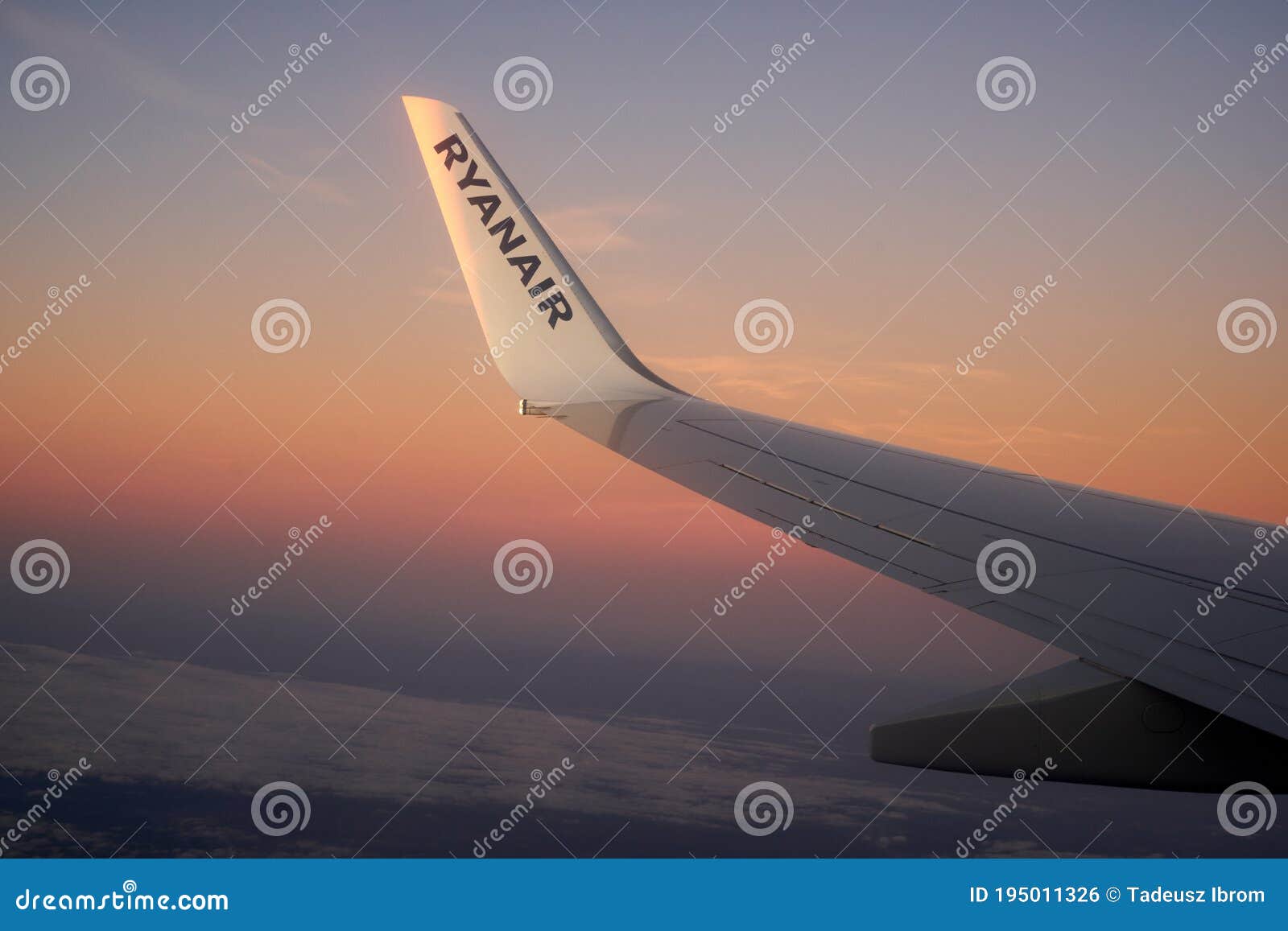 Wing of ryanair editorial photo. Image of travel, flying - 195011326