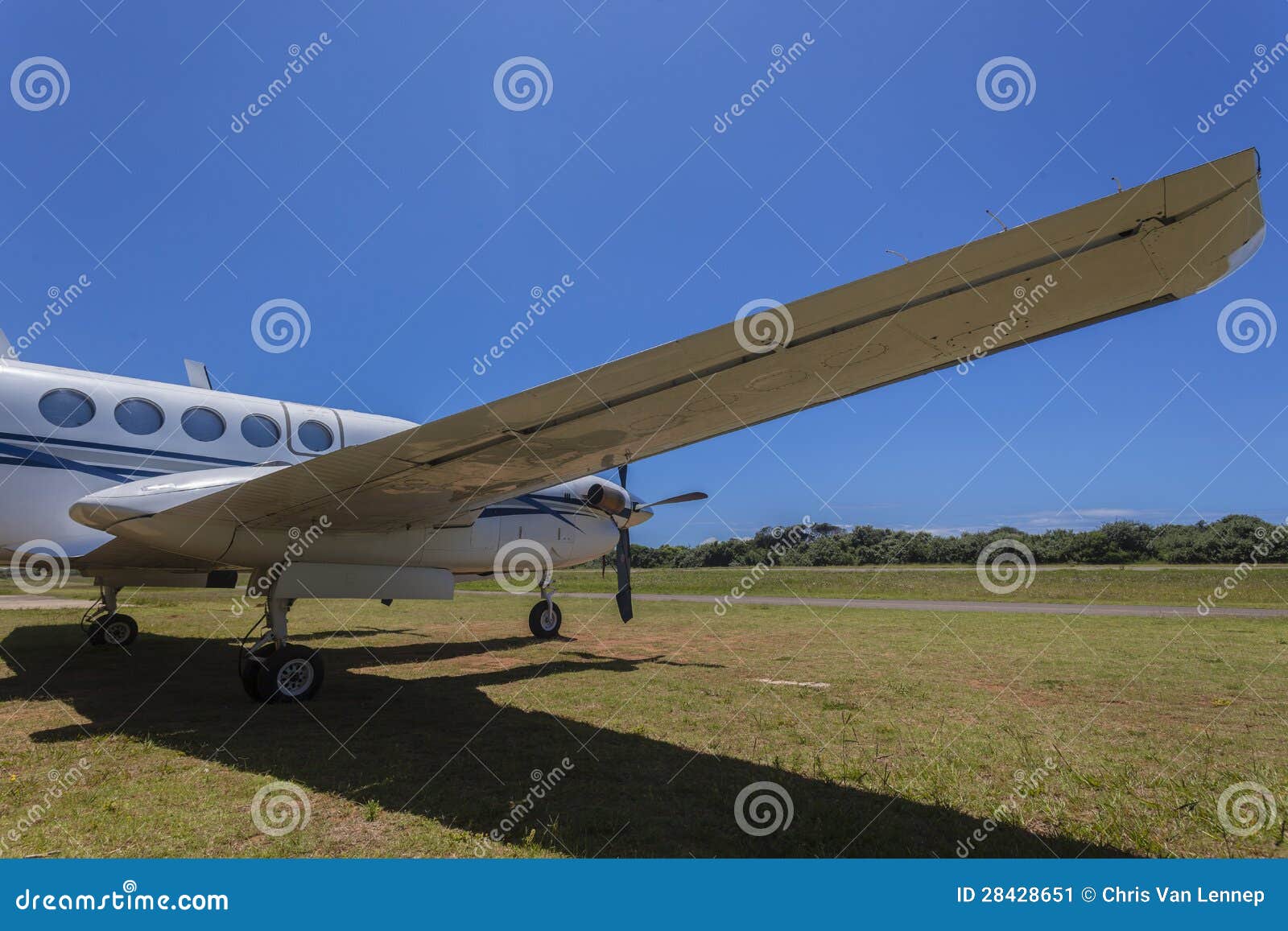 Wing Twin Prop Aircraft Close Stock Image - Image of turbo, engine ...