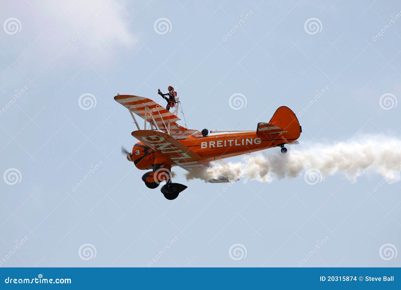 Wing walker editorial stock image. Image of danger, airforce - 20315874