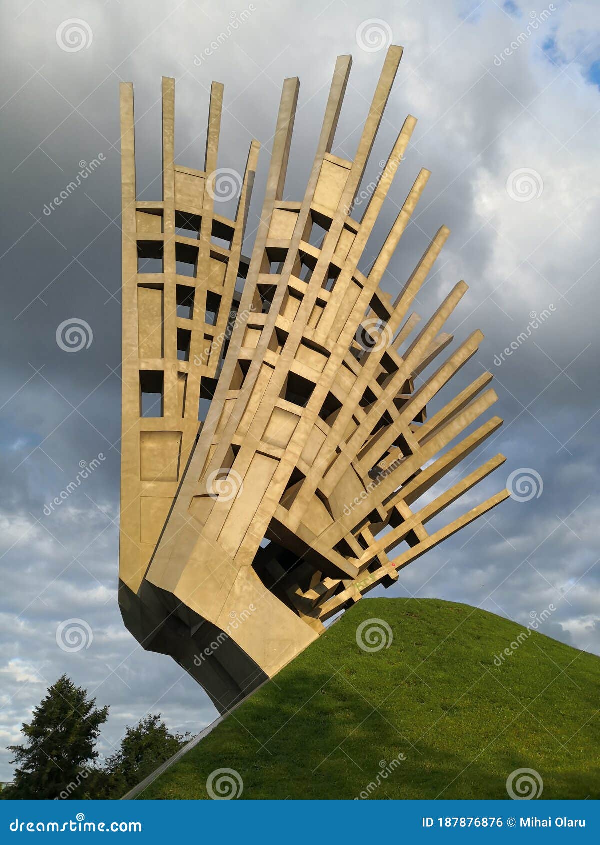 Wings Monument in Bucharest in Romania Editorial Photo - Image of tree ...