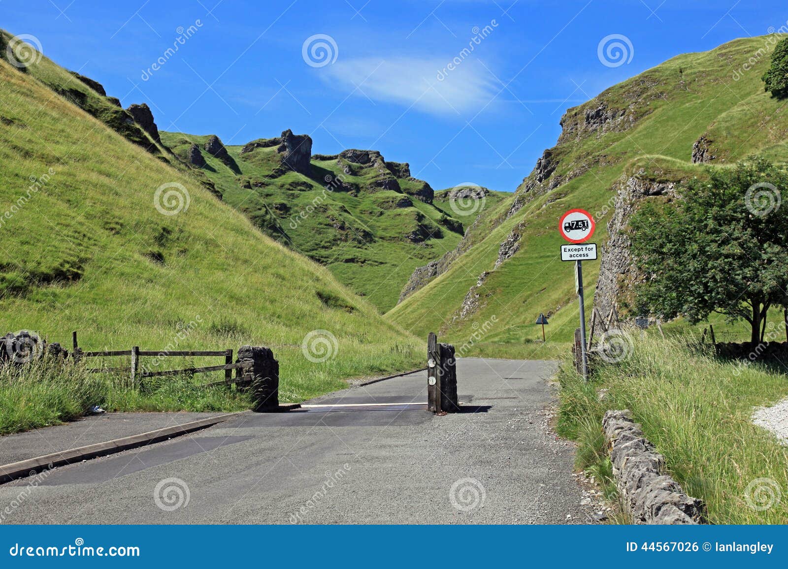 Winnats Pass in Derbyshire. Stock Photo - Image of agriculture, scenery ...