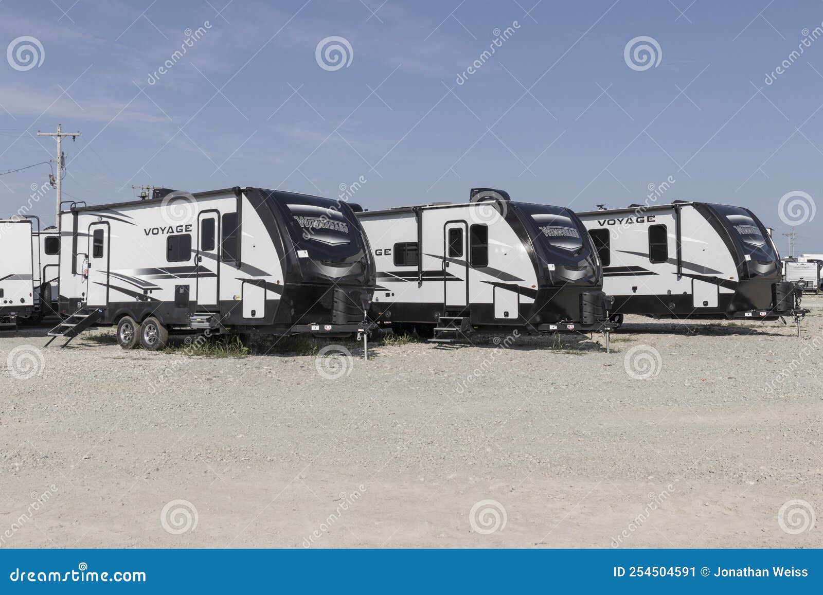 Winnebago Voyager Fifth Wheel Travel Trailer Winnebago Is A