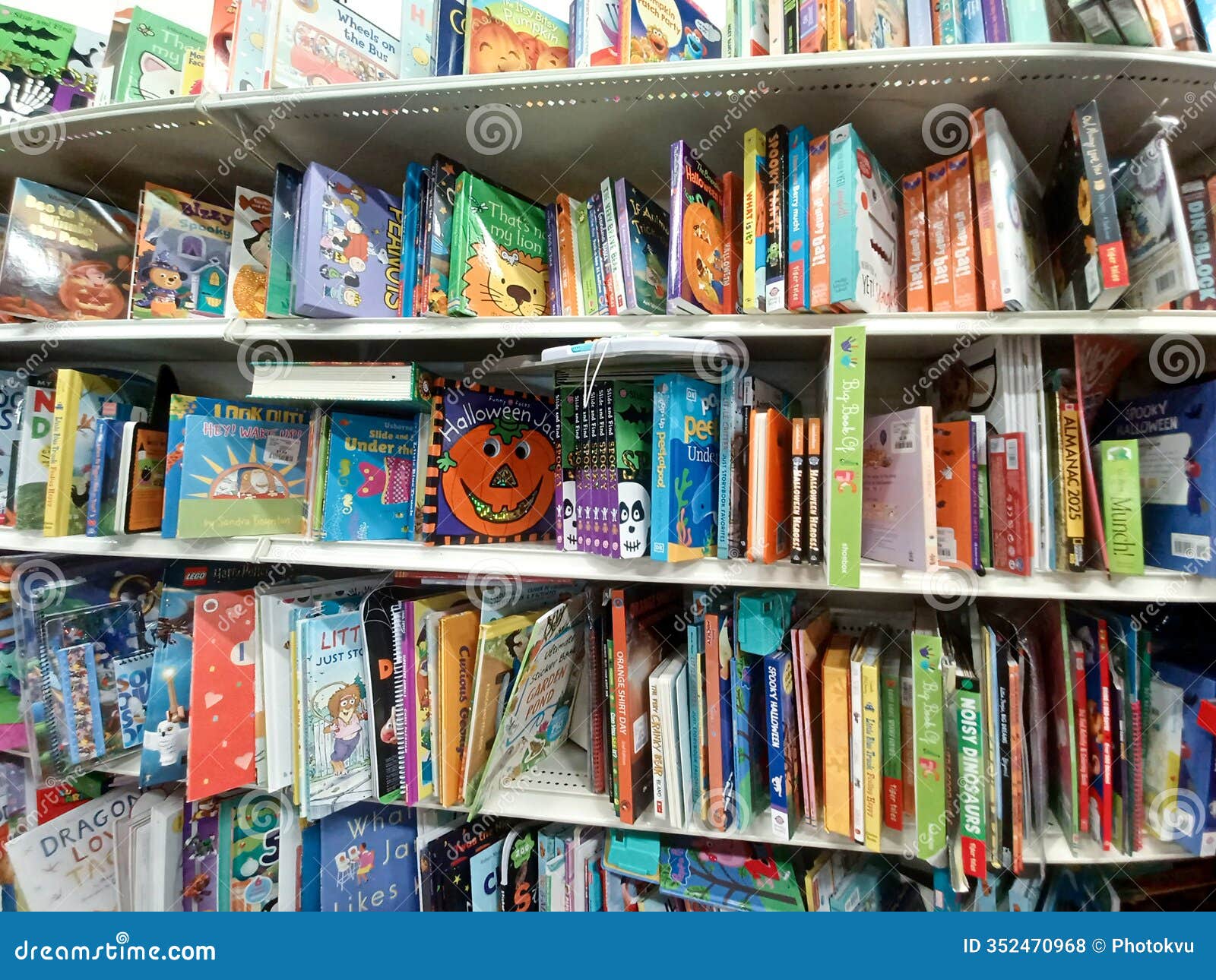 Winners Store Interior View Editorial Stock Photo - Image of retailer ...