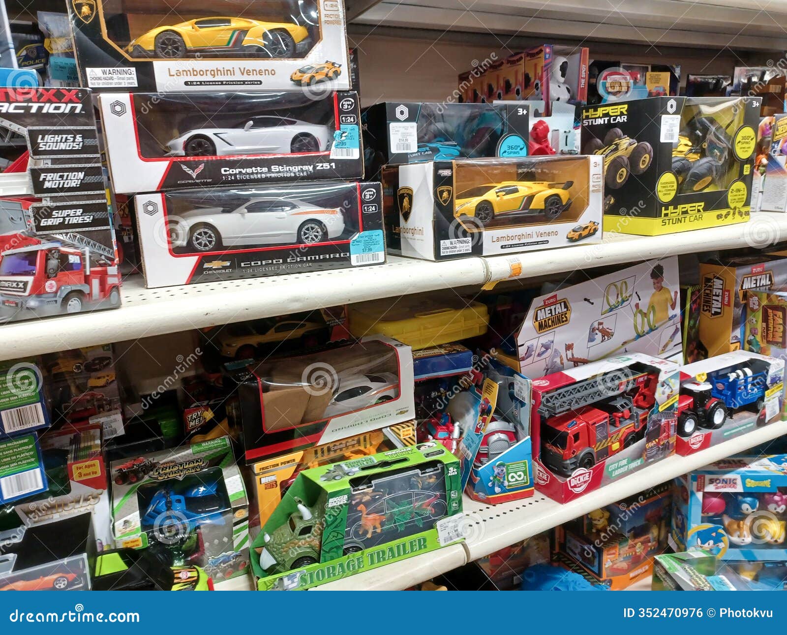 Winners Store Interior View Editorial Photo - Image of product ...