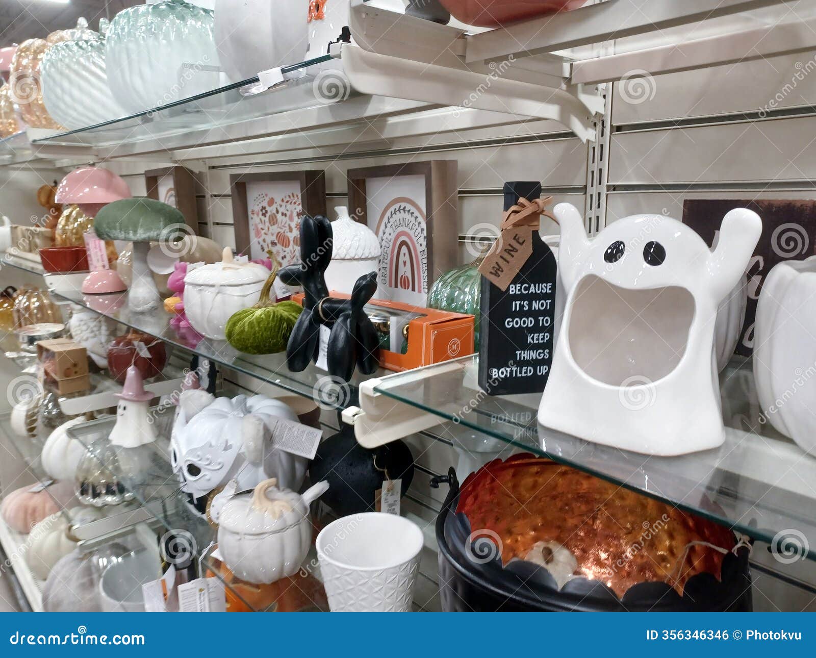 Winners Store Interior View Editorial Photo - Image of toronto, indoor ...