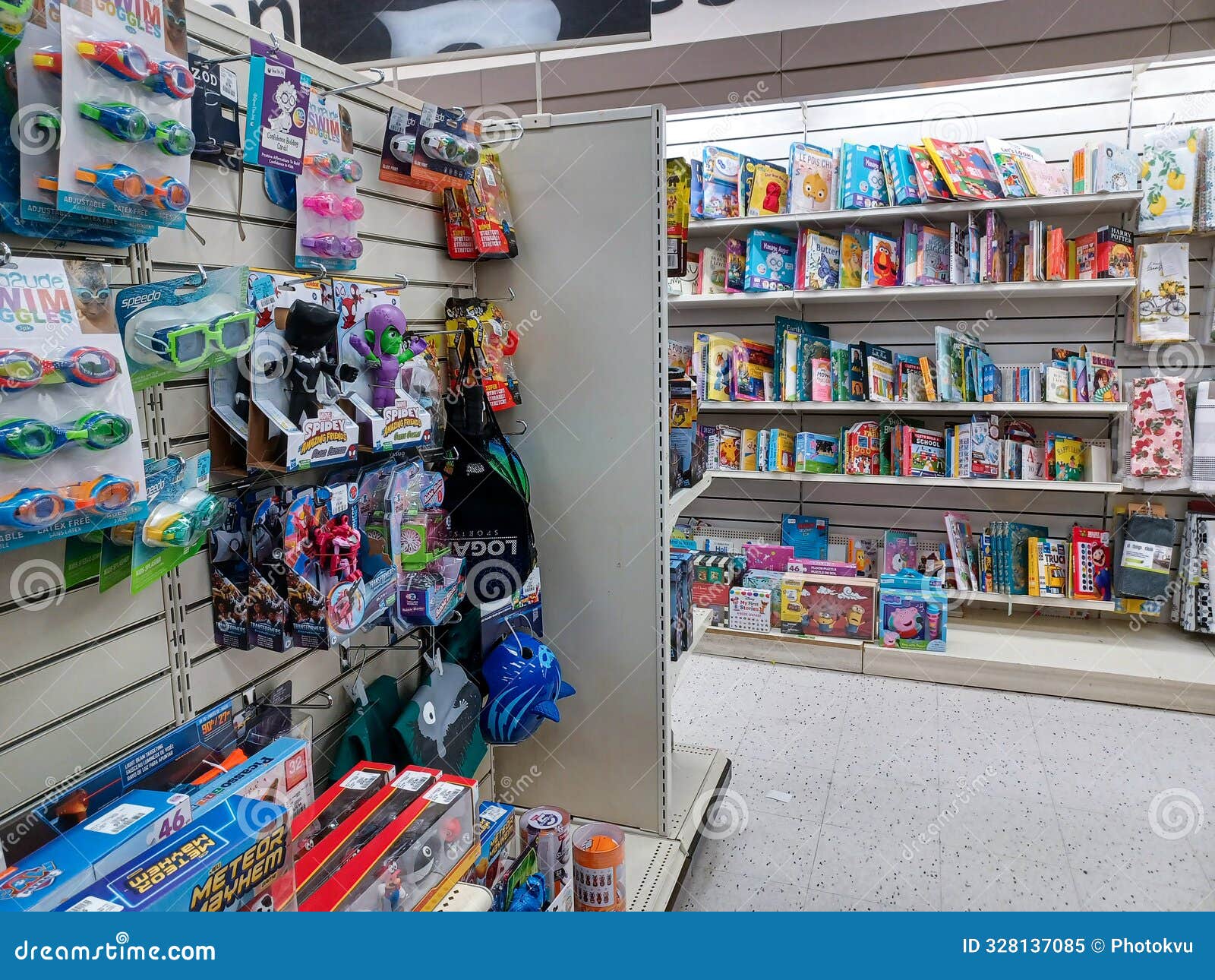 Winners Store Interior View Editorial Image - Image of business ...