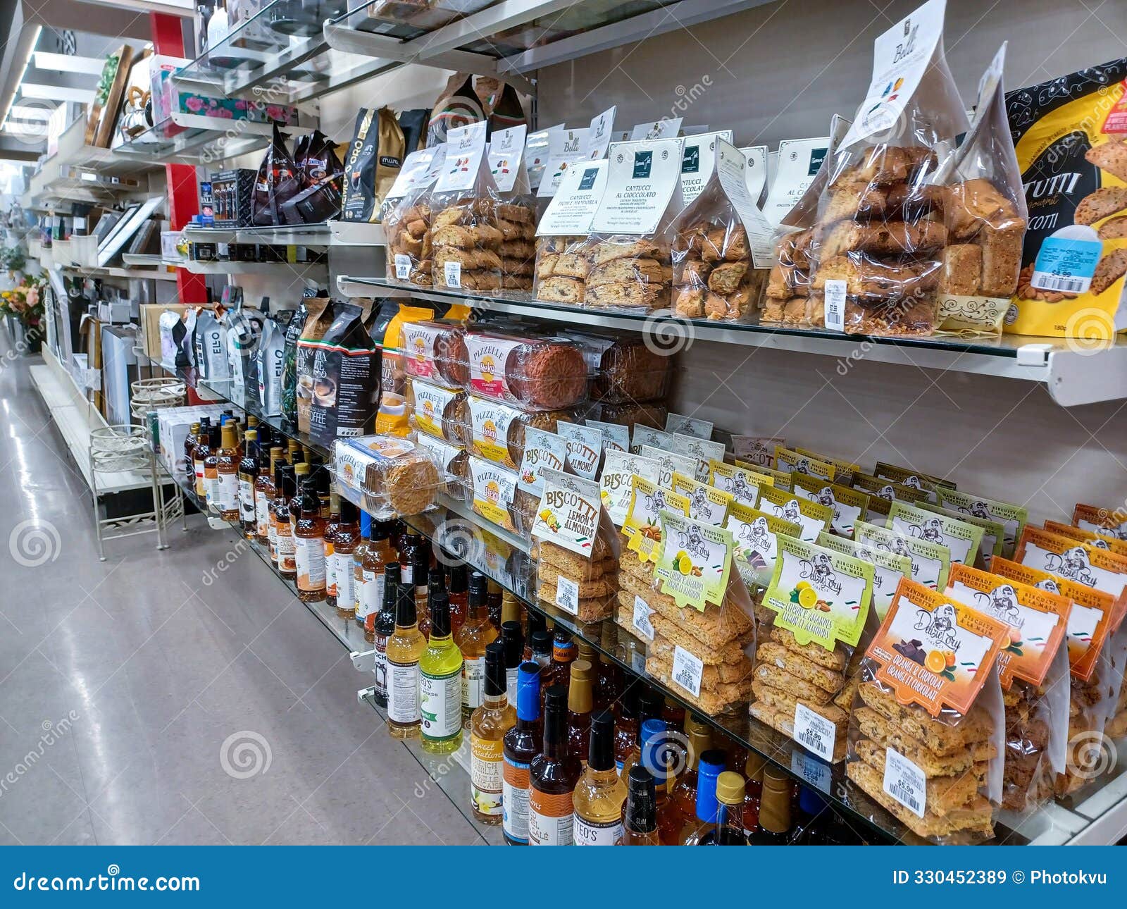 Winners Store Interior View Editorial Stock Image - Image of people ...