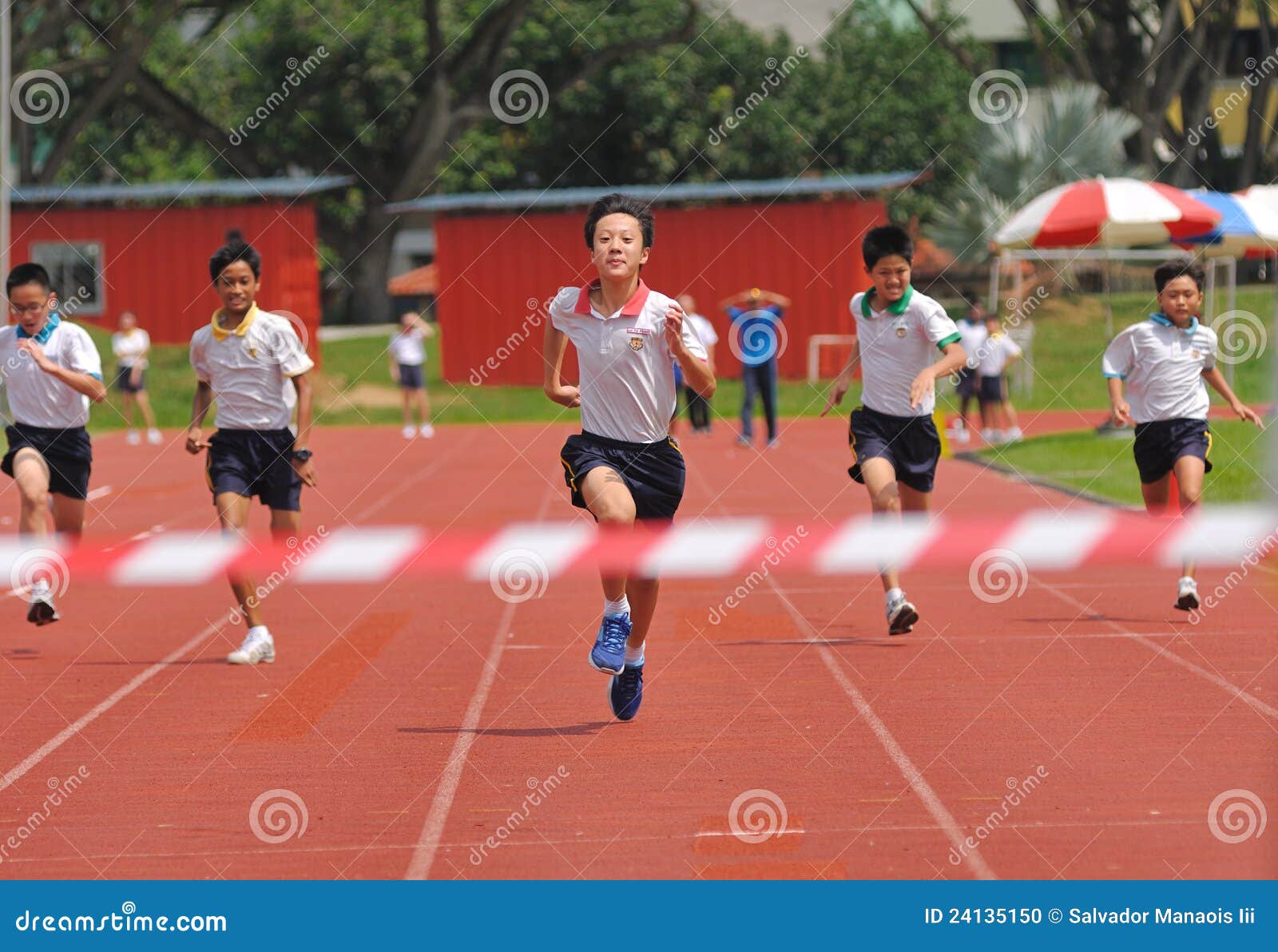 Winning The Race Editorial Image - Image: 24135150