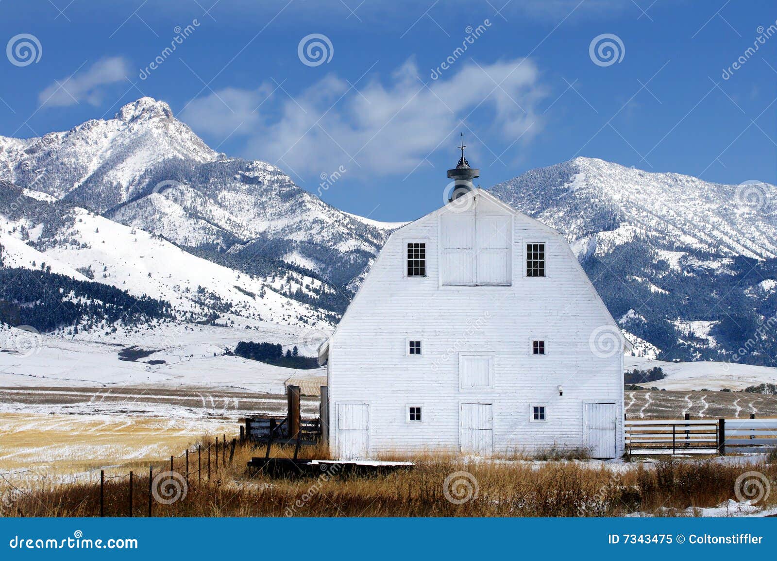 Winter Barn stock image. Image of outdoor, winter, barn - 7343475