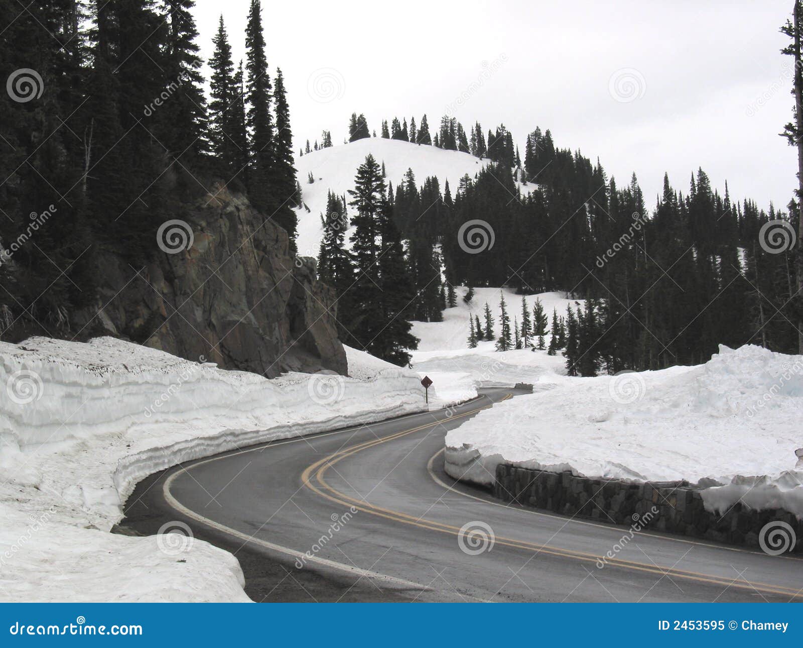 Winter on Chinook Pass stock image. Image of road, altitude - 2453595