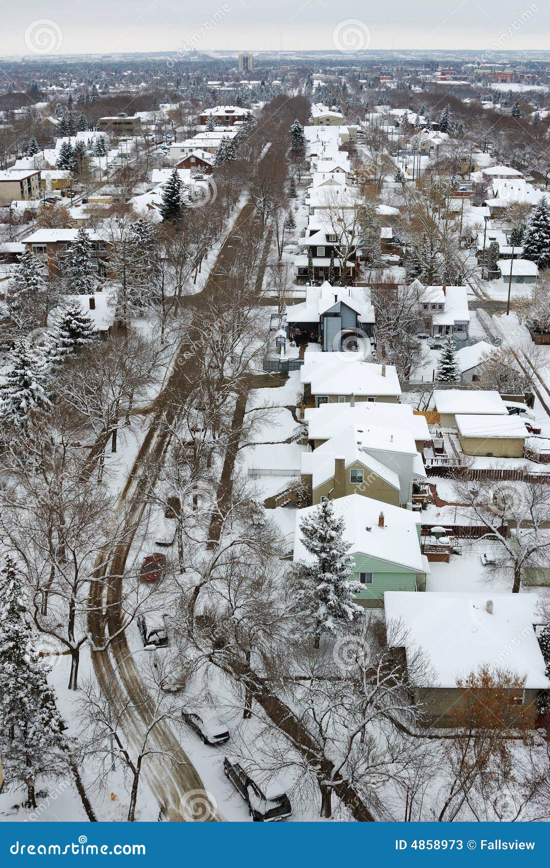 Winter city scene stock image. Image of houses, roads - 4858973