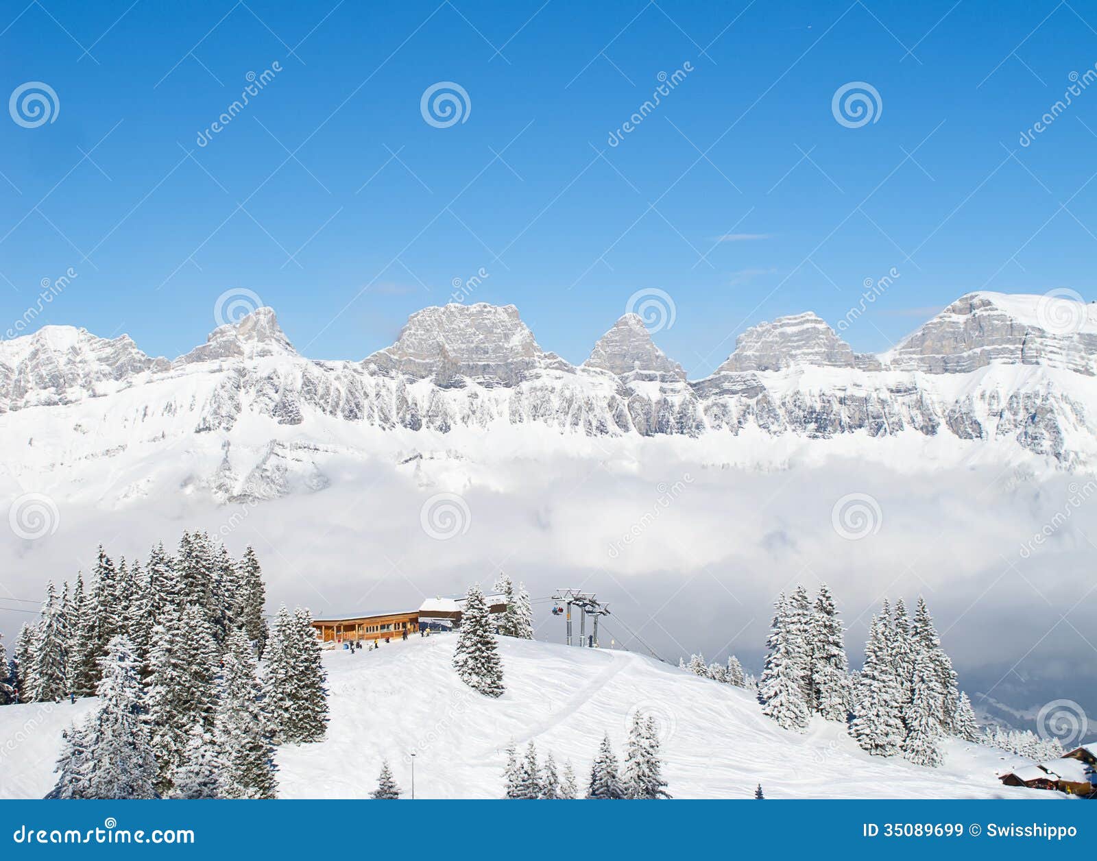 Winter in den Alpen stockbild. Bild von berg, montierung - 35089699