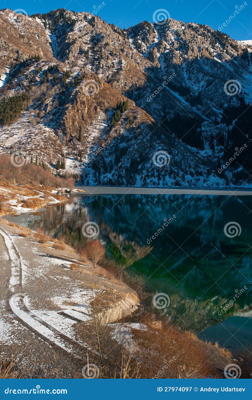 Winter Lake Scene with Beautiful Reflection Stock Image - Image of lake ...