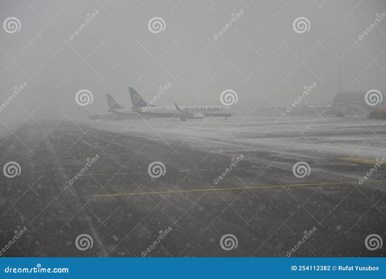 Winter in Milan Snowfall Malpensa Airport Editorial Photography - Image ...