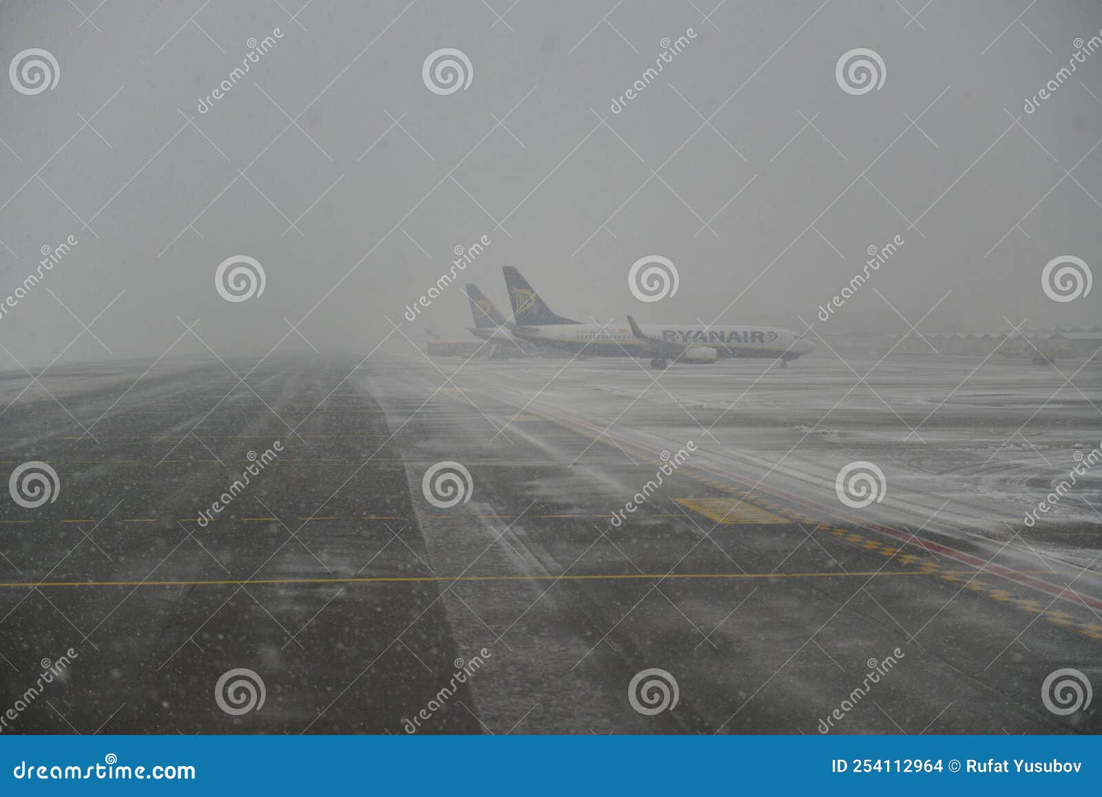 Winter in Milan Snowfall Malpensa Airport Editorial Stock Image - Image ...