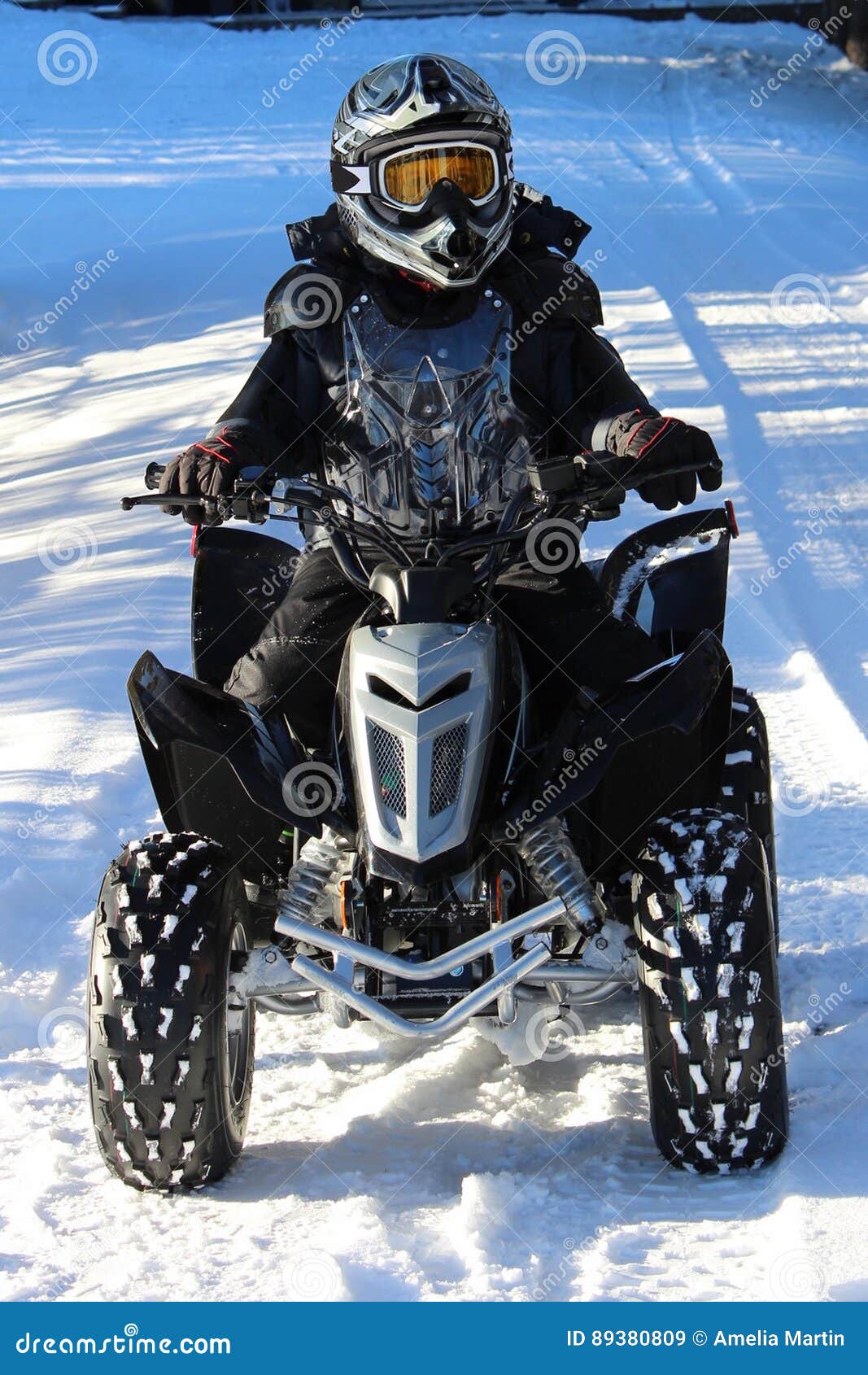 Winter Quading Im Vollen Gang Stockbild - Bild von abenteuer, vier ...