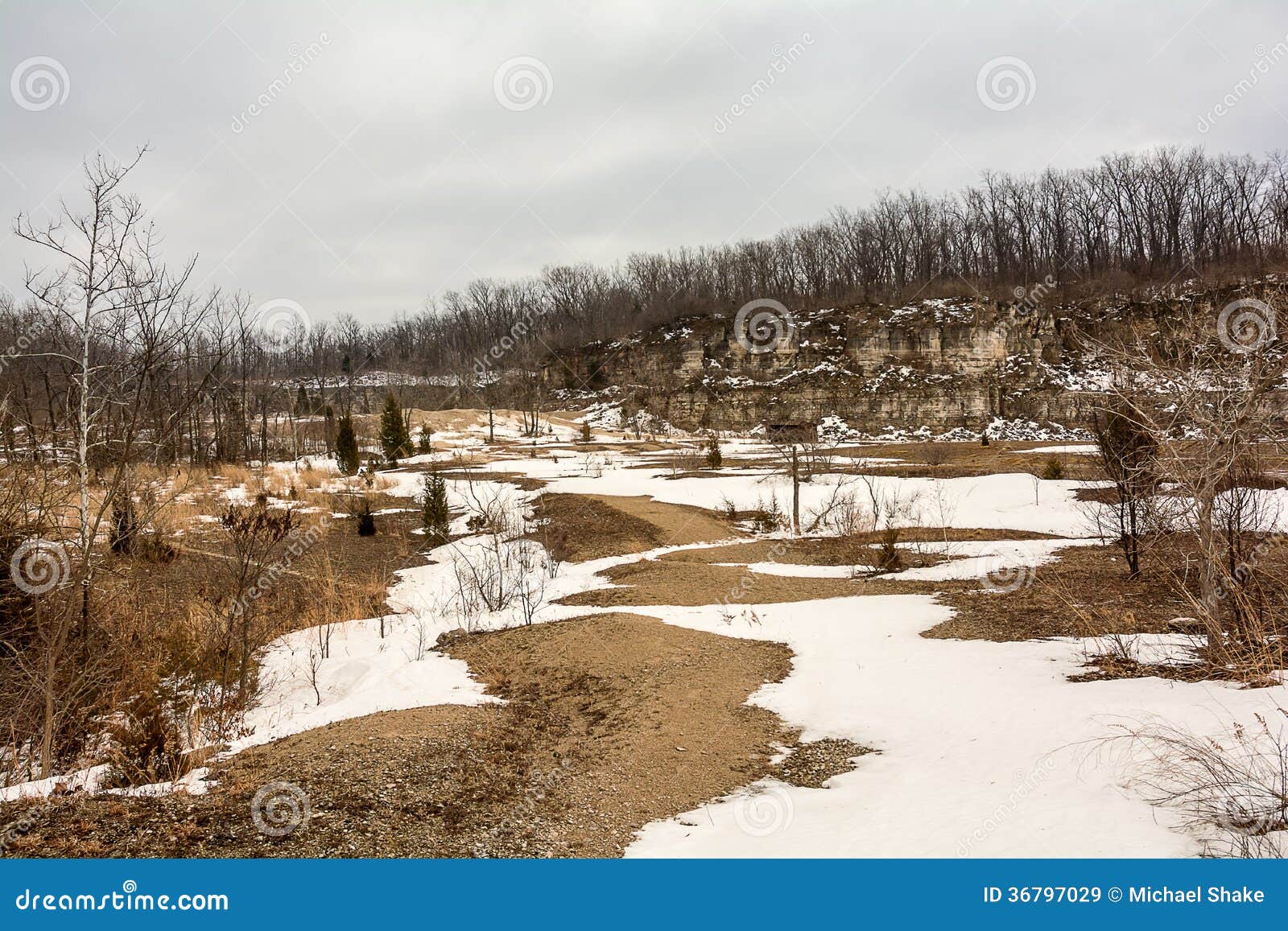 Winter at a Quarry stock image. Image of snowfall, cliff - 36797029