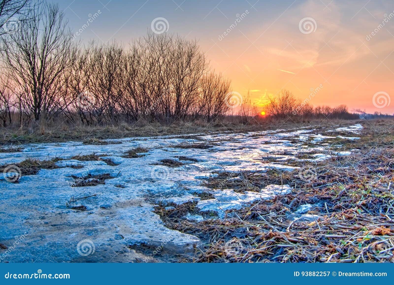 Winter sunset in the field stock image. Image of snow - 93882257