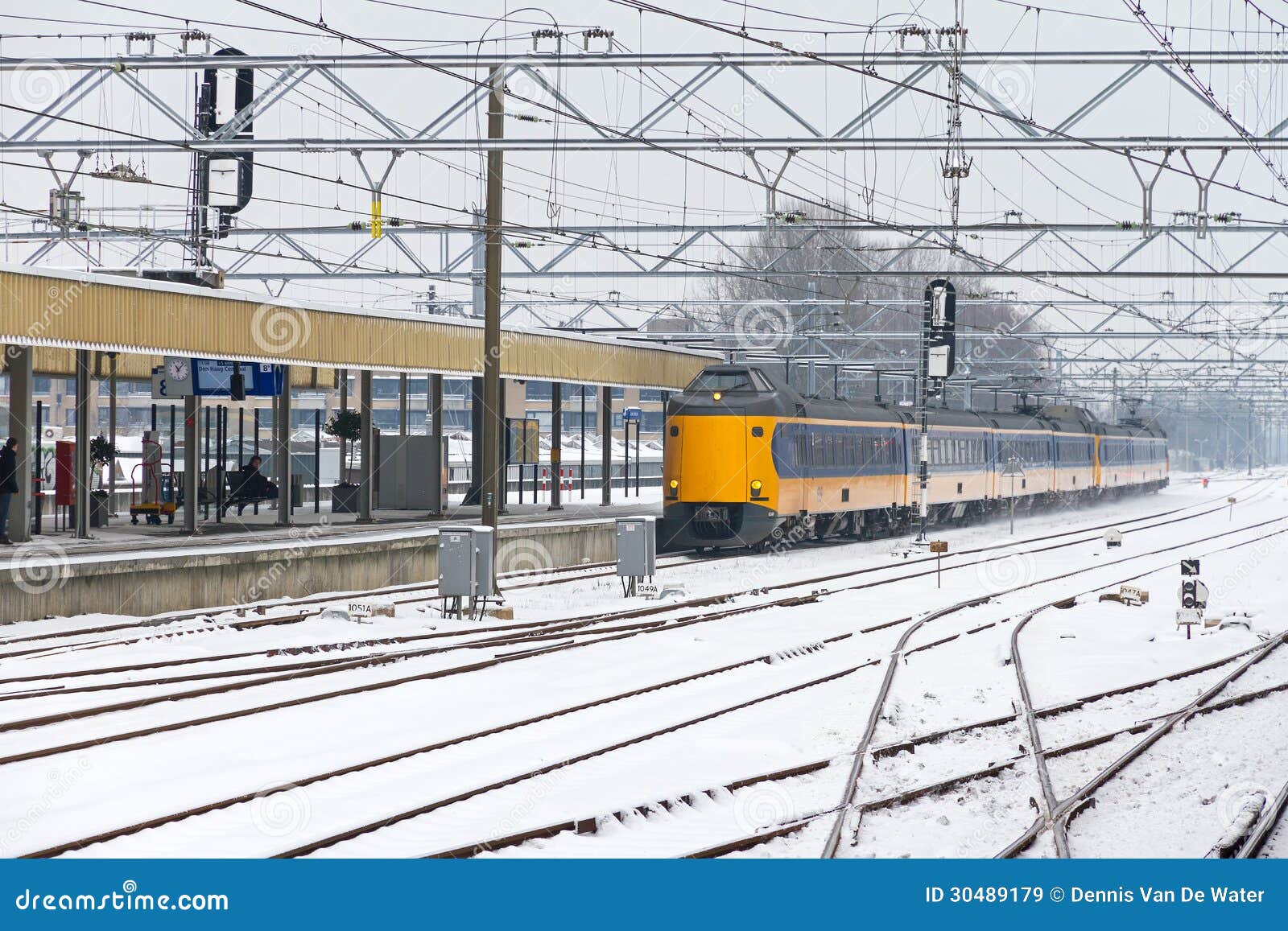 Winter train editorial stock image. Image of late, departure - 30489179