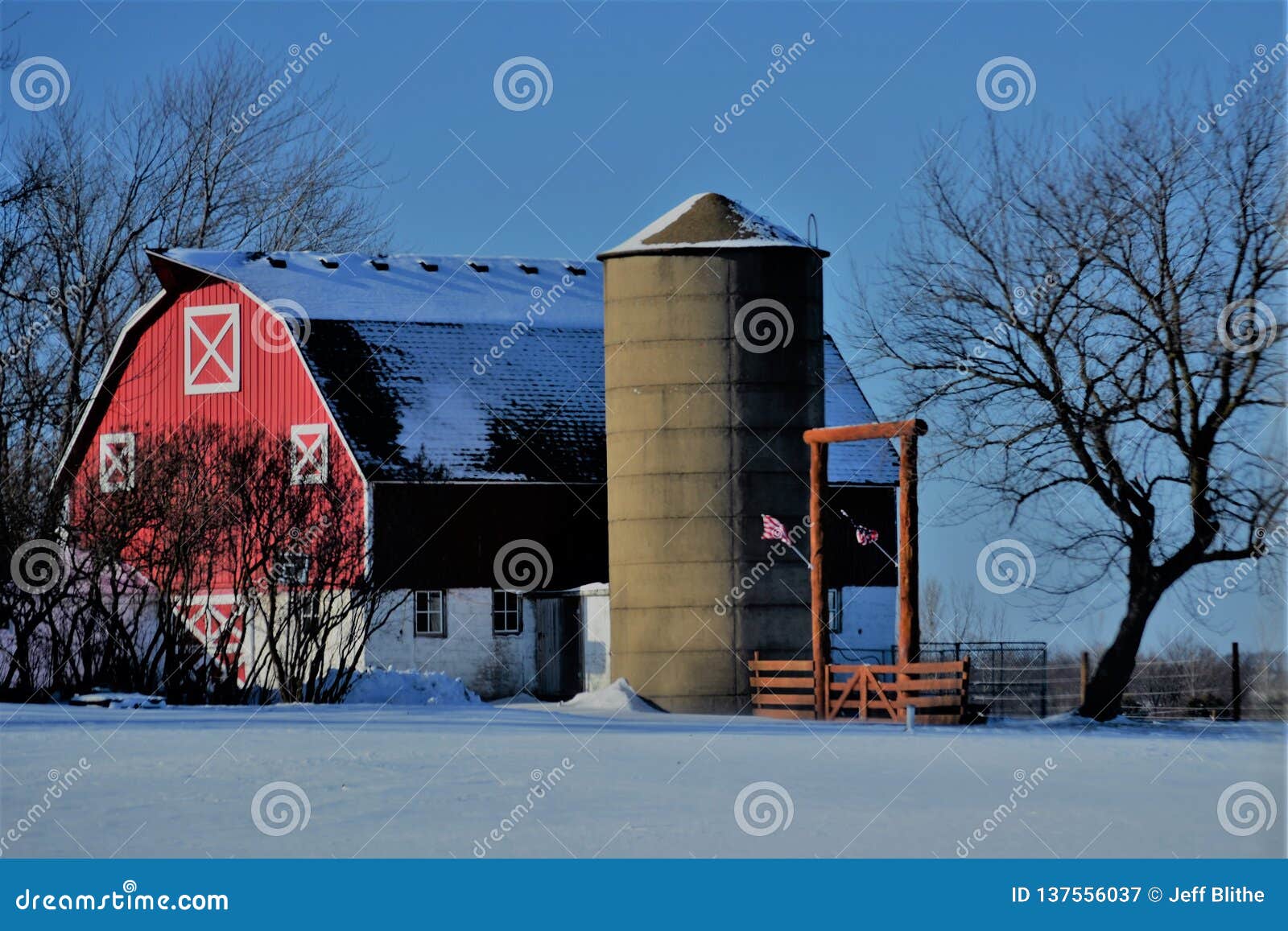 Winter Wisconsin barn stock image. Image of beautiful - 137556037