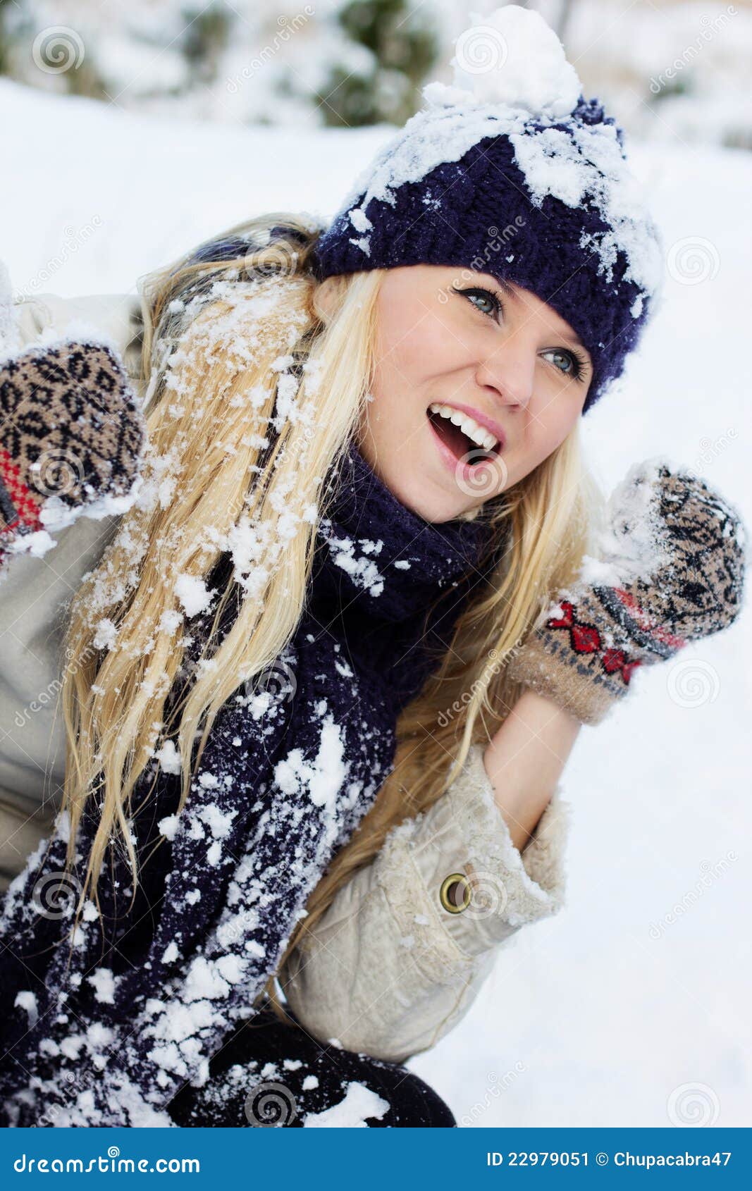 Winterfrauen stockbild. Bild von behandschuht, obacht - 22979051