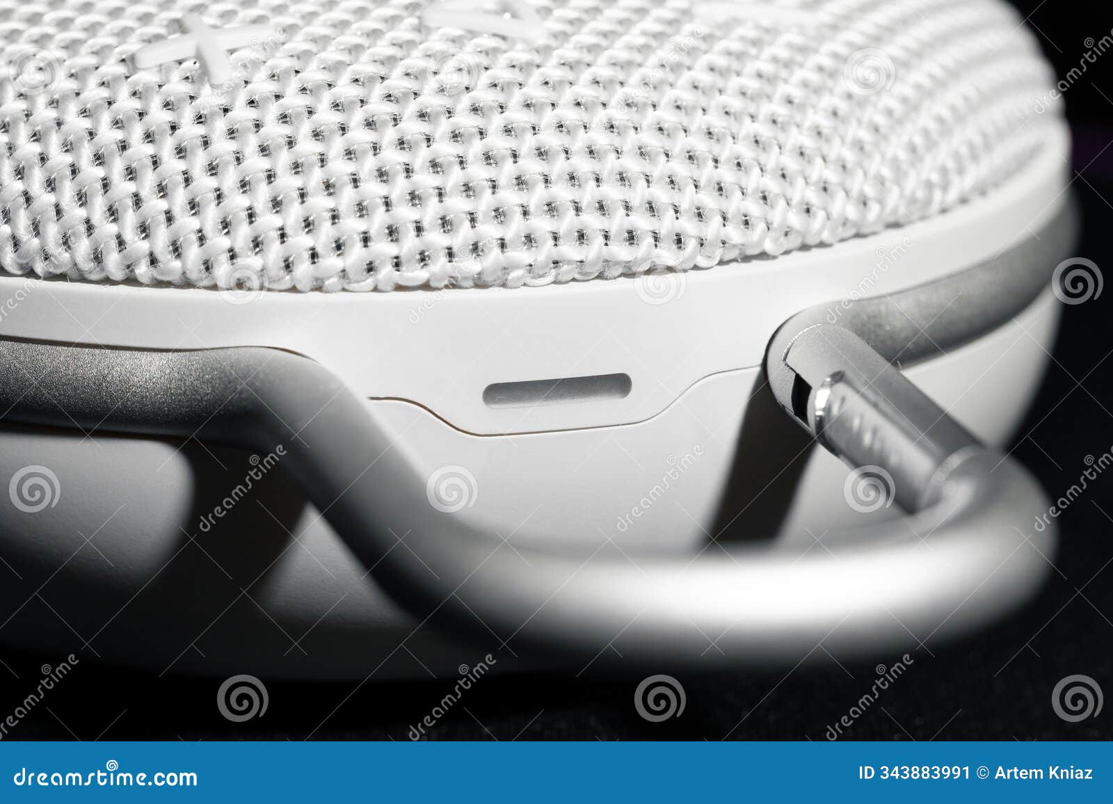 Wireless Device Dynamic Loud Speaker with Charger Connector Type Modern ...