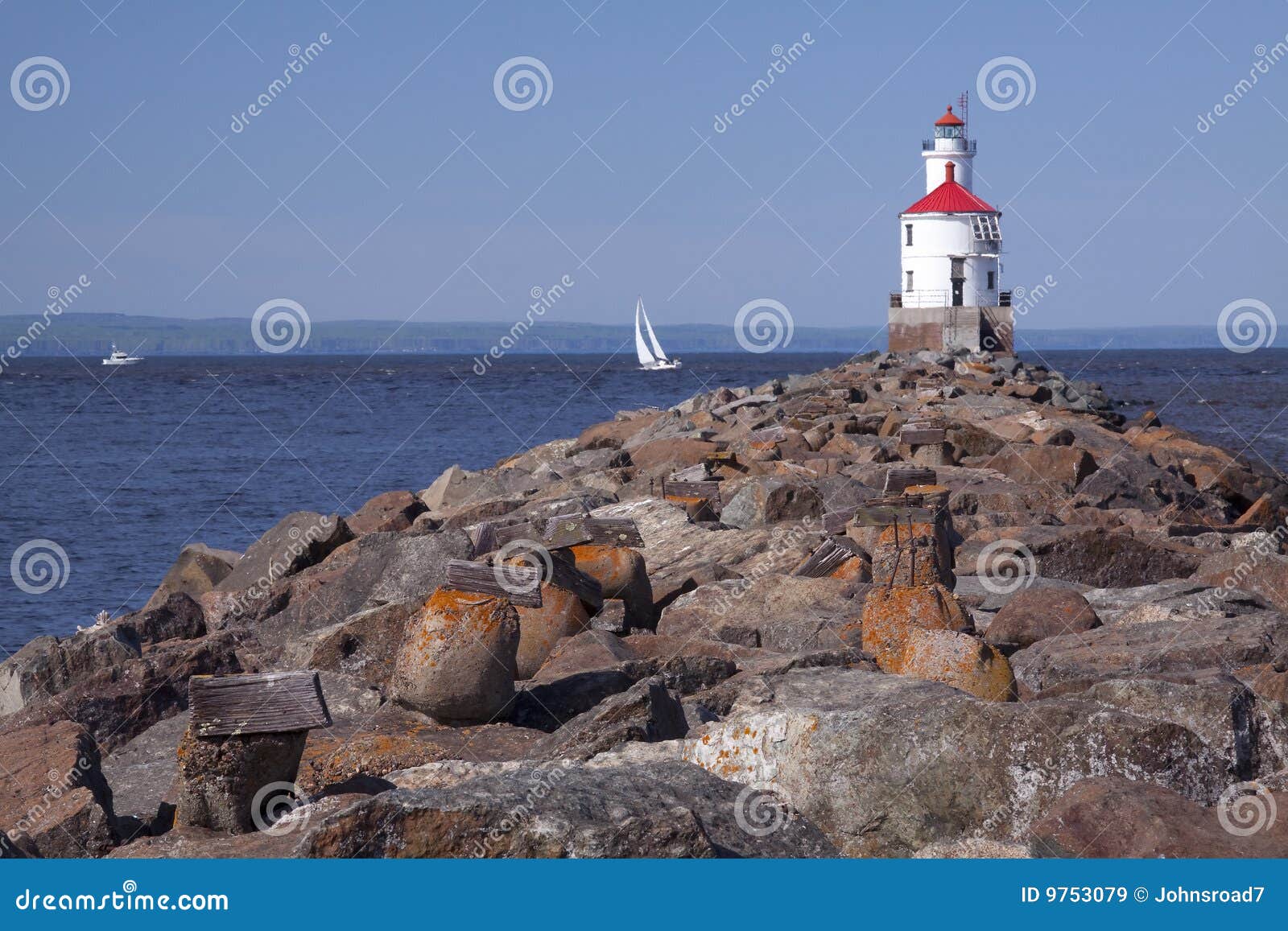 Wisconsin Point Lighthouse stock image. Image of water - 9753079