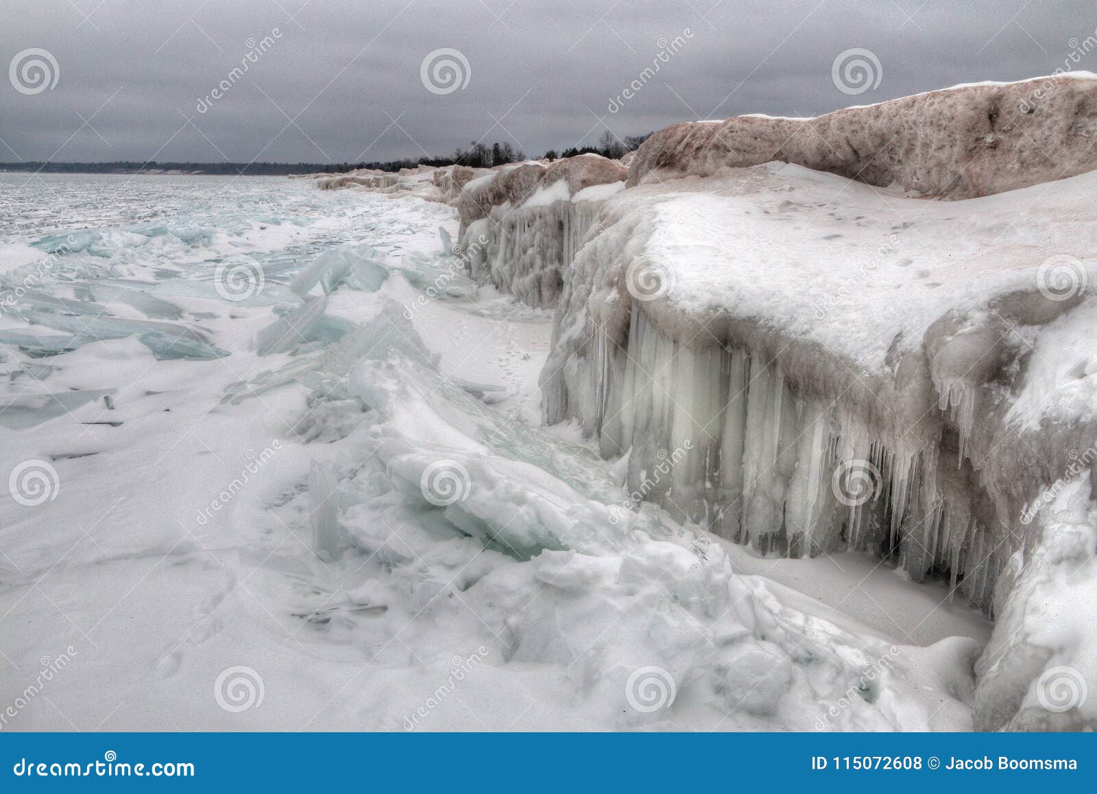 Wisconsin Point in Superior, Wisconsin is on the Shore of Lake S Stock ...