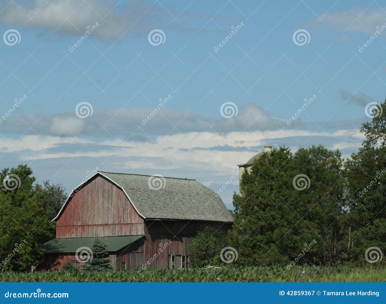 Wisconsin Red Barn Landscape Stock Image - Image of distance, clouds ...