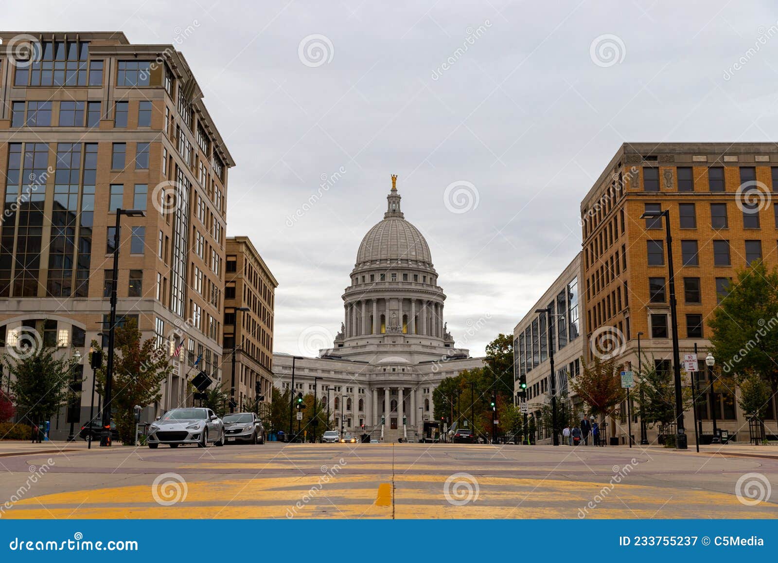 The Wisconsin State Capitol Building Editorial Photography - Image of ...