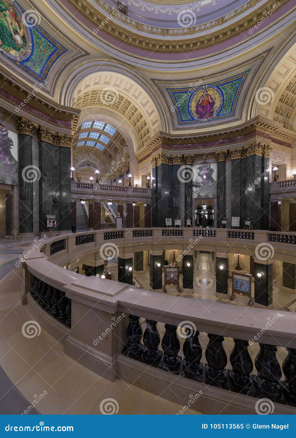 Wisconsin State Capitol Rotunda Editorial Image - Image of railings ...