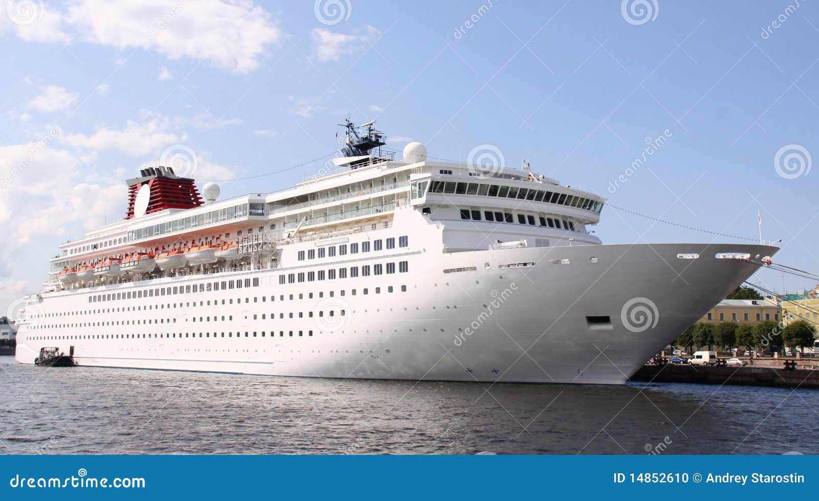 Wit De Cruiseschip Van De Luxe Stock Foto - Image of hemel, passagier ...