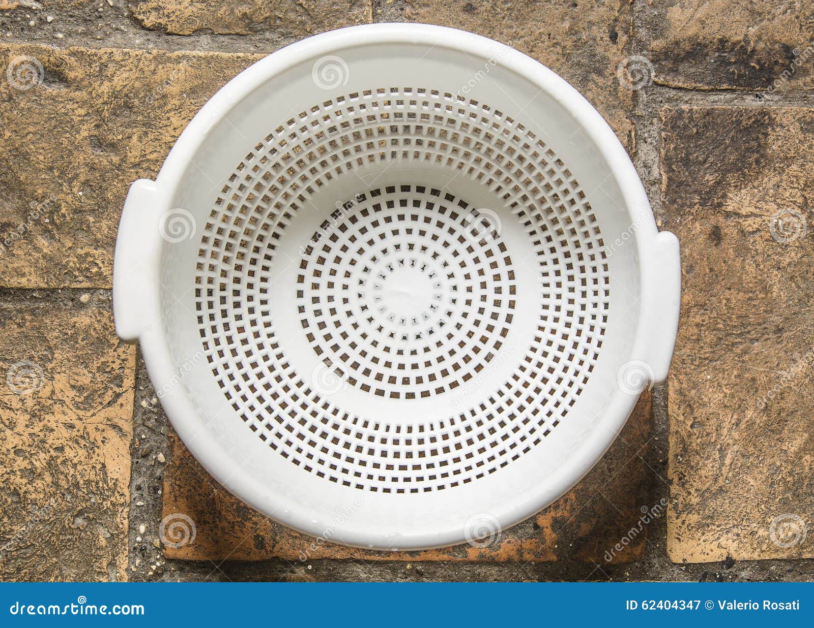 Wit plastic vergiet stock afbeelding. Image of niemand - 62404347