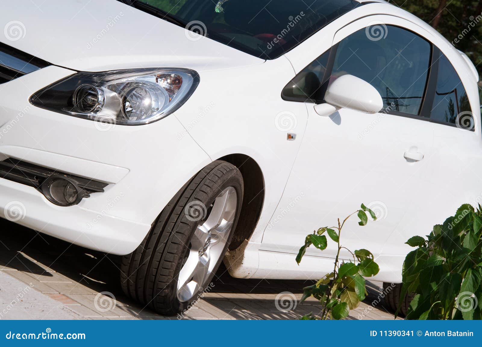 Witte auto stock afbeelding. Image of straat, vervoer - 11390341