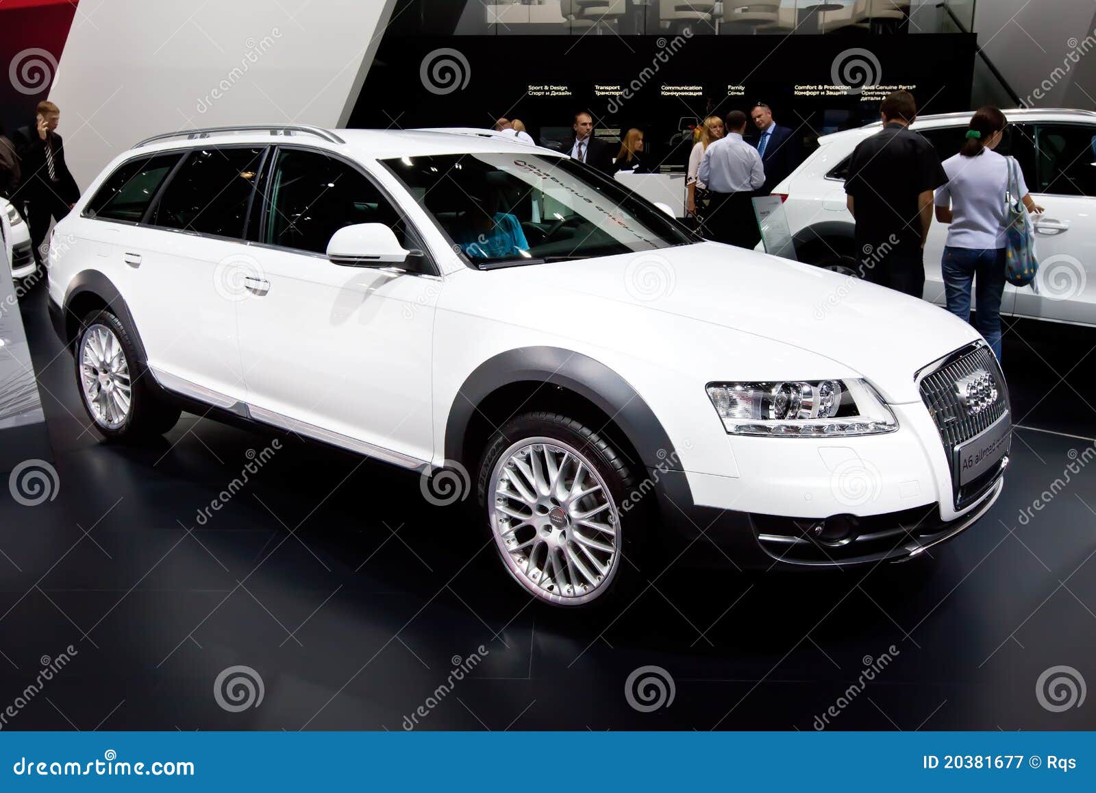 Witte auto Audi A6 Allroad redactionele fotografie. Image of koplamp ...